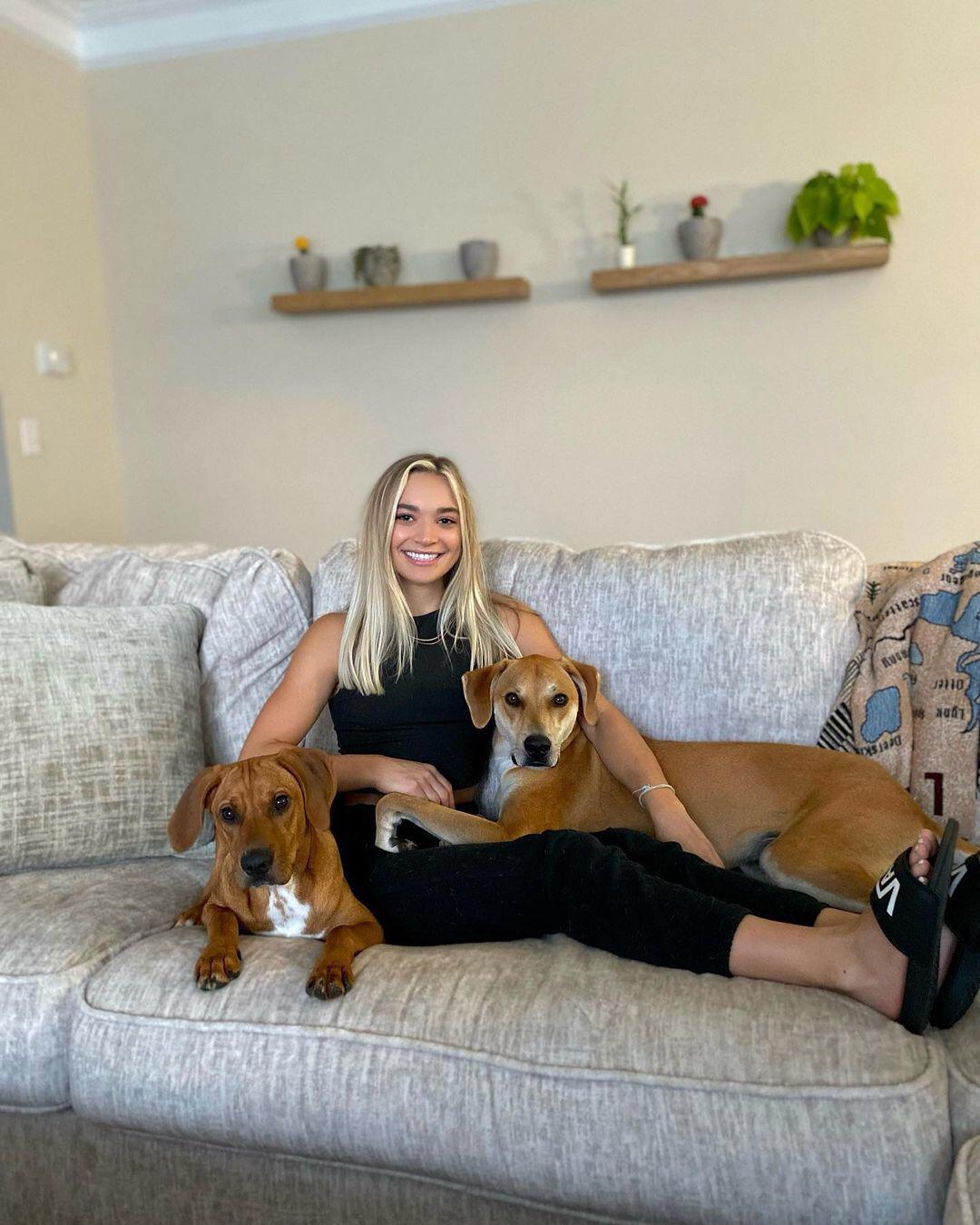 Natalie Decker | Scrolller