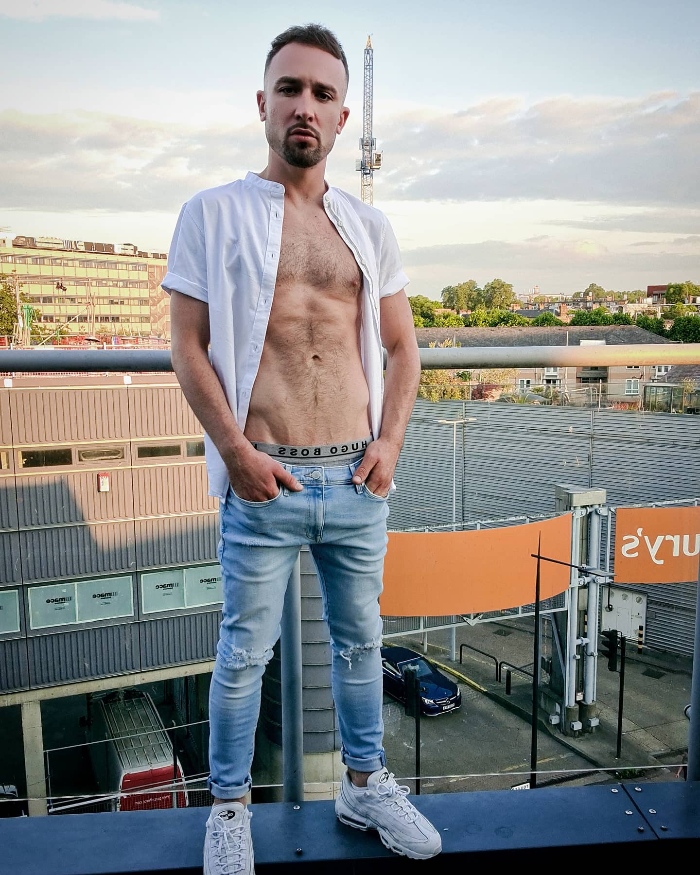 Naughty construction worker ready to play dirty 😉😛😈 | Scrolller