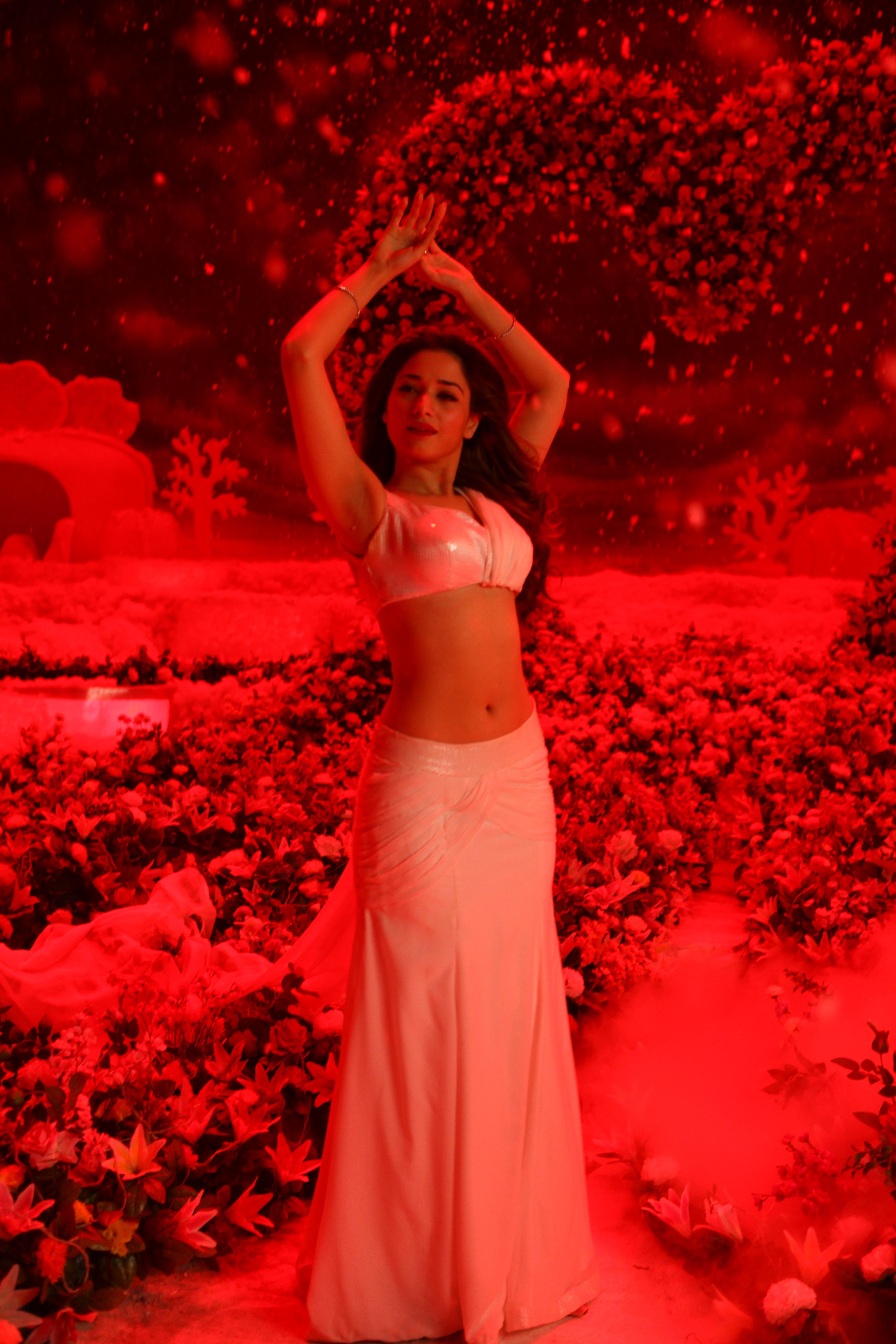 Navel queen | Scrolller