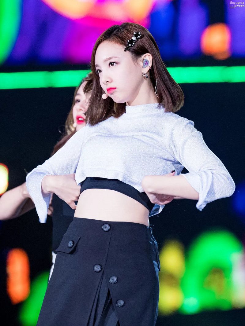 Nayeon | Scrolller