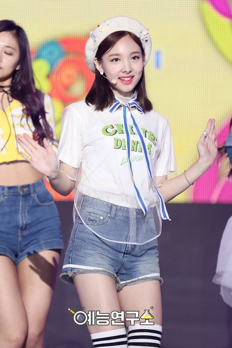 Nayeon | Scrolller