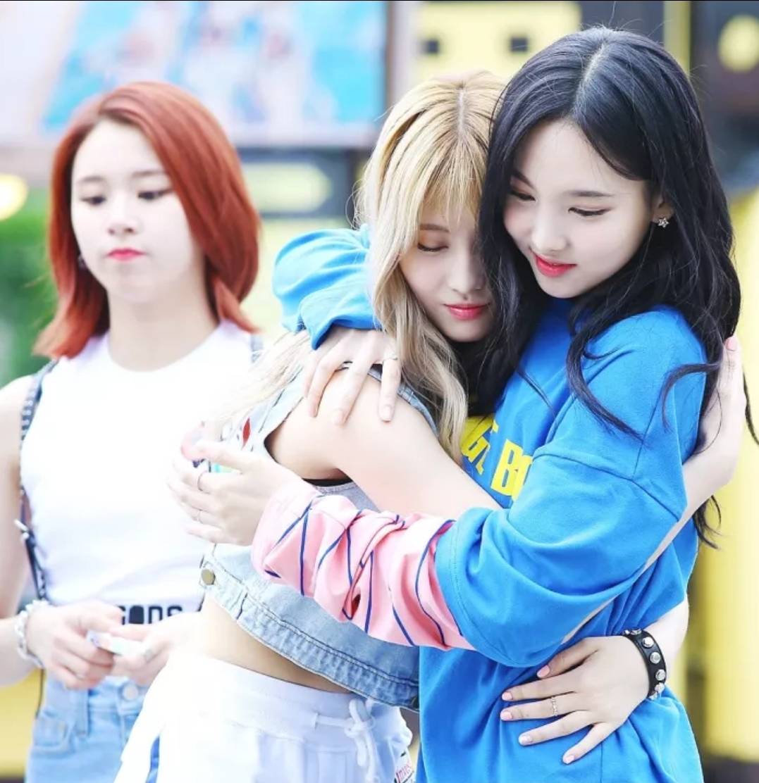 Nayeon & Momo (ft. Chaeyoung) | Scrolller