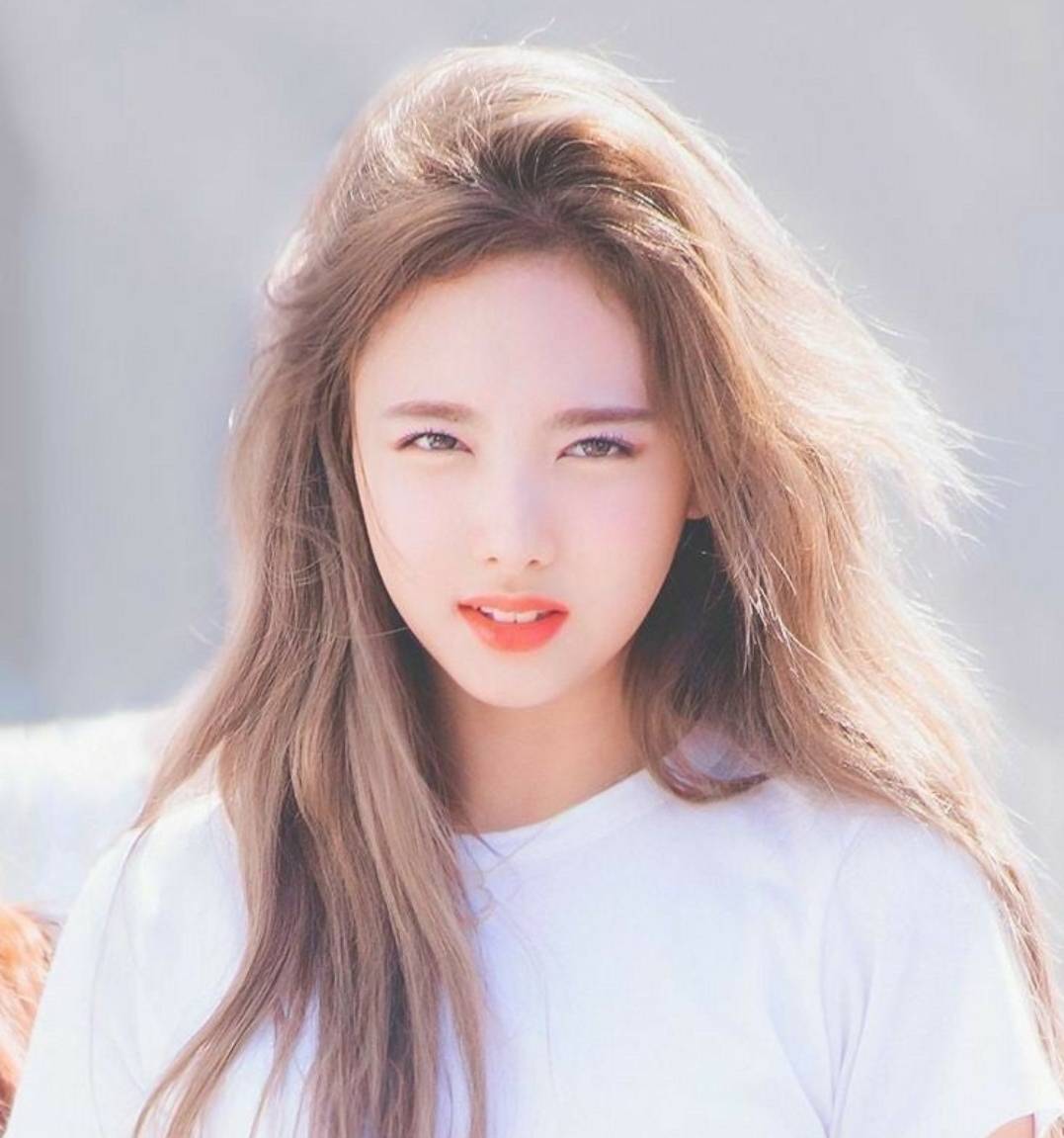 Nayeon - white t-shirt | Scrolller