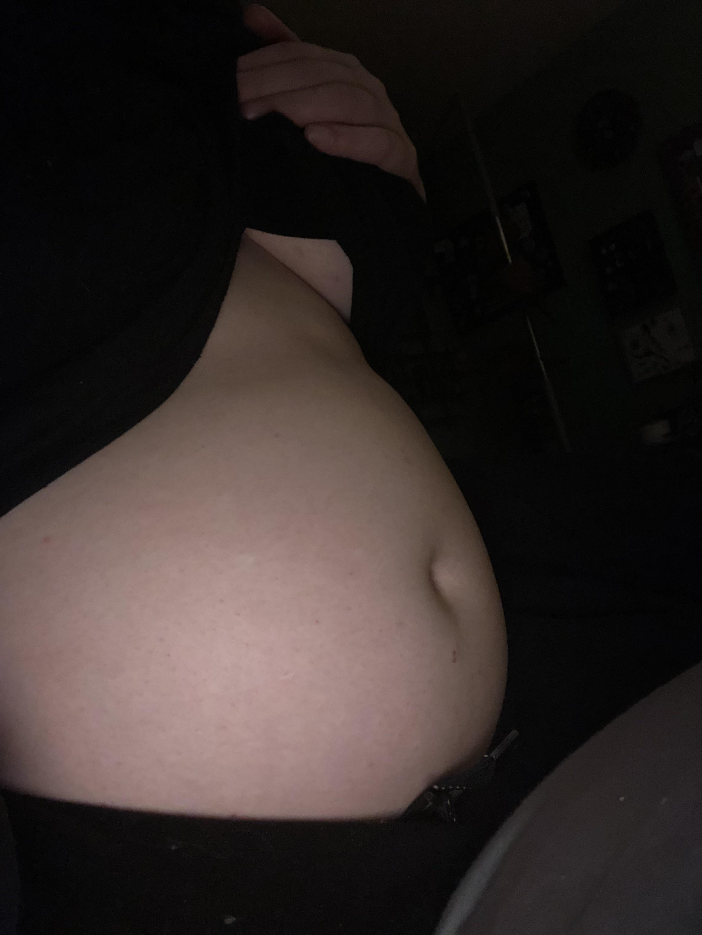 need this belly filled and fatter | Scrolller