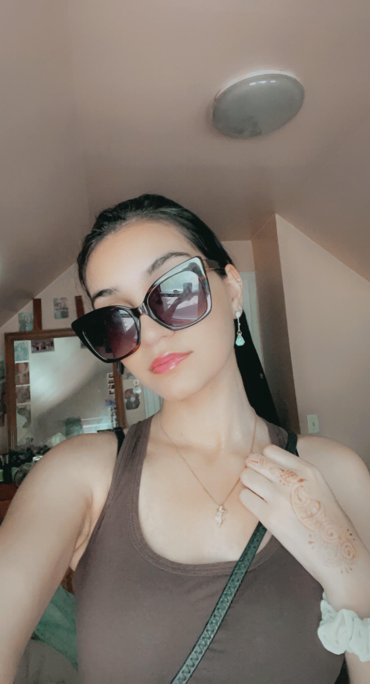 Need to get m henna done again ;) | Scrolller