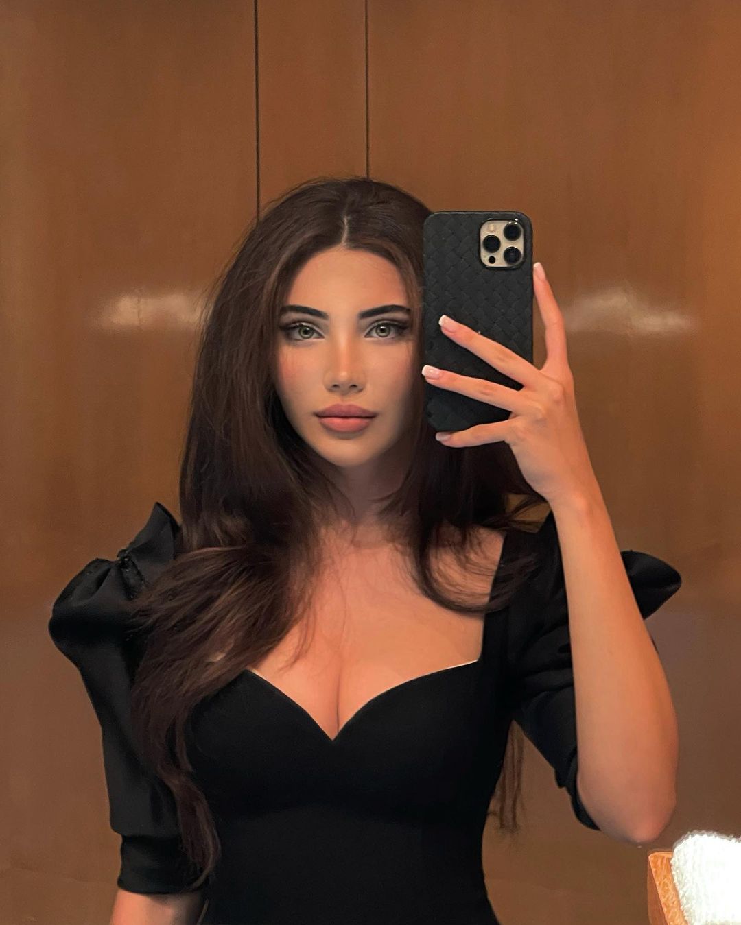 Negin Vaand | Scrolller