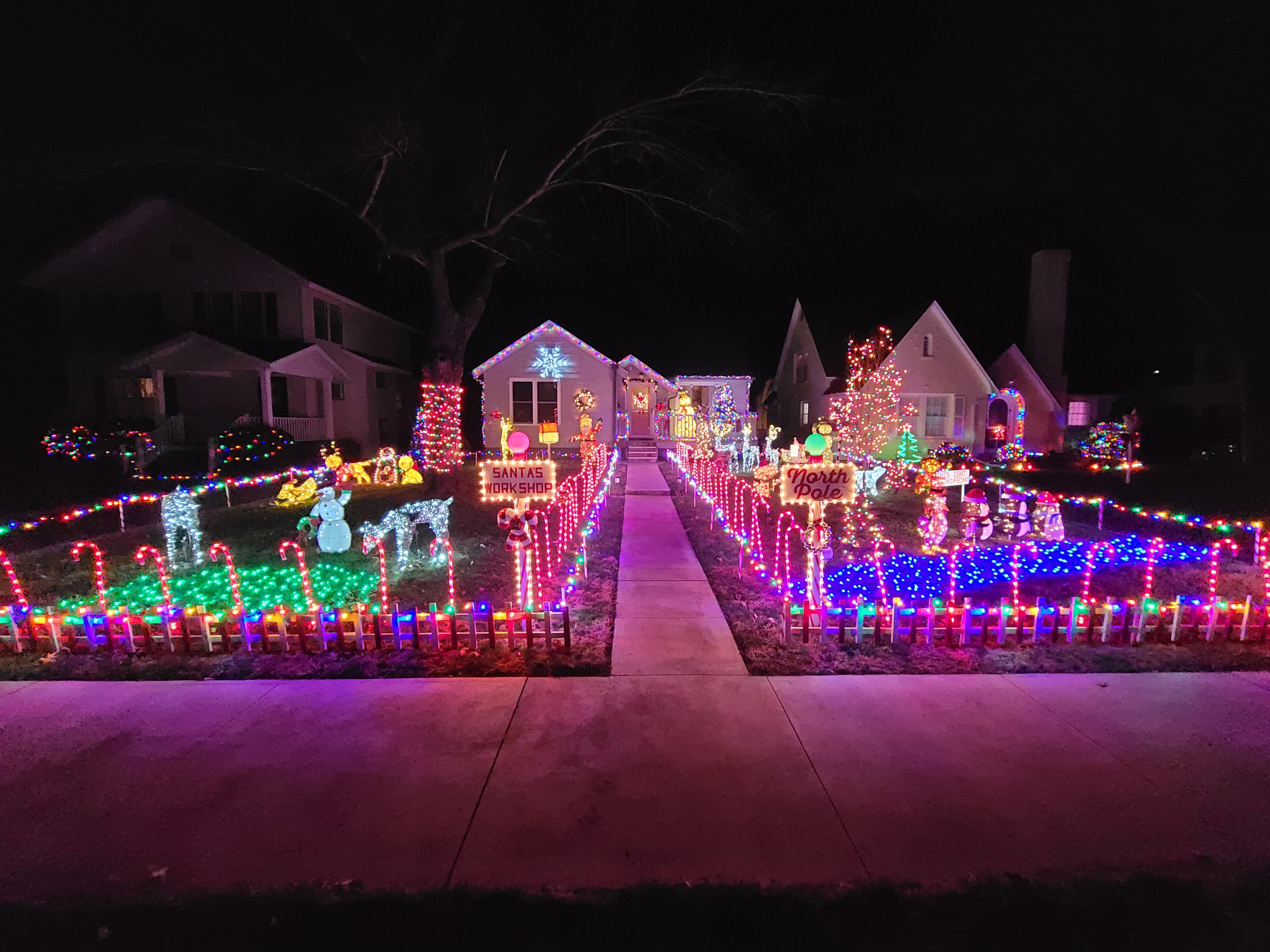 Neighbors have a solid display | Scrolller