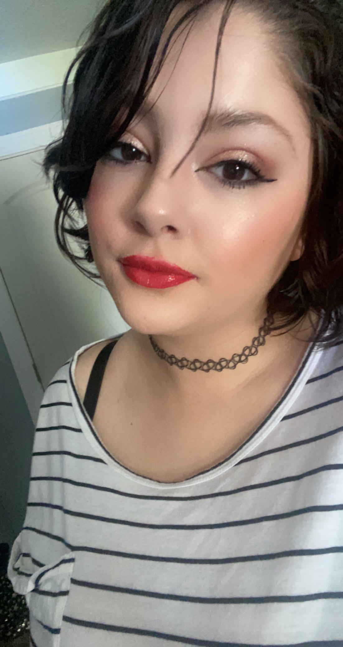 New here.. kiss my ruby red lips..💋💄 | Scrolller