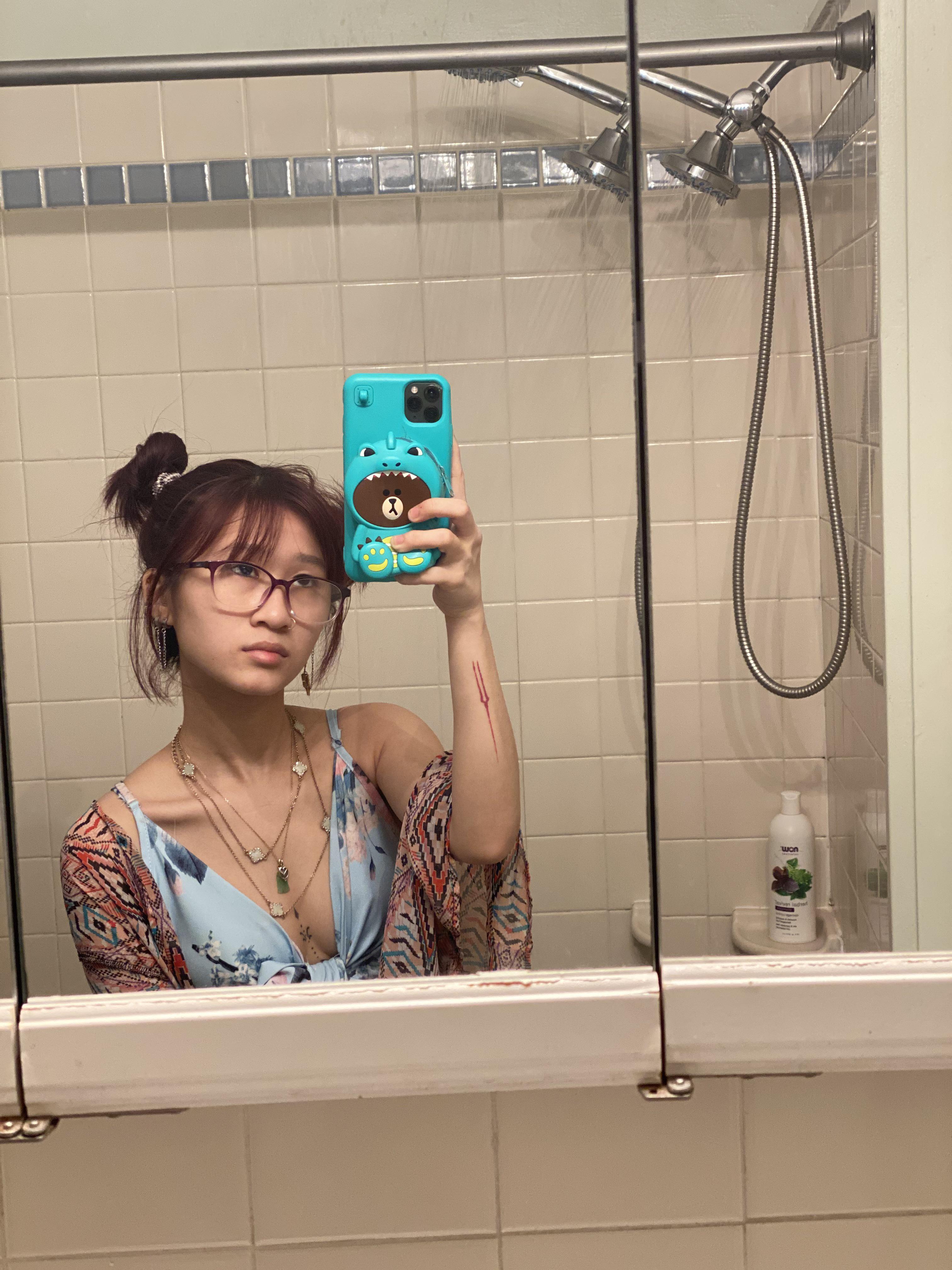 new post on my onlyfans but here’s me being cute today ! | Scrolller