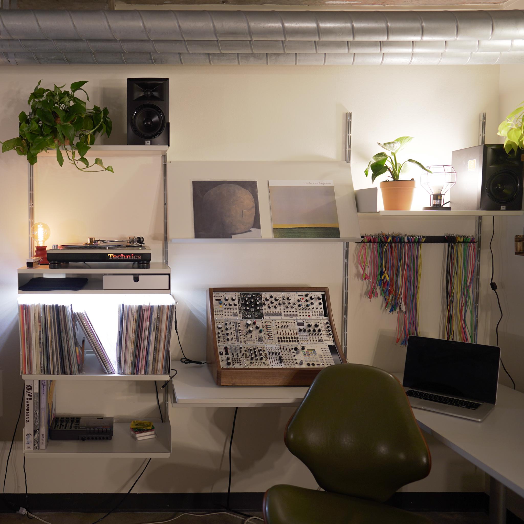 New setup - Vitsœ 606 Universal Shelving System | Scrolller