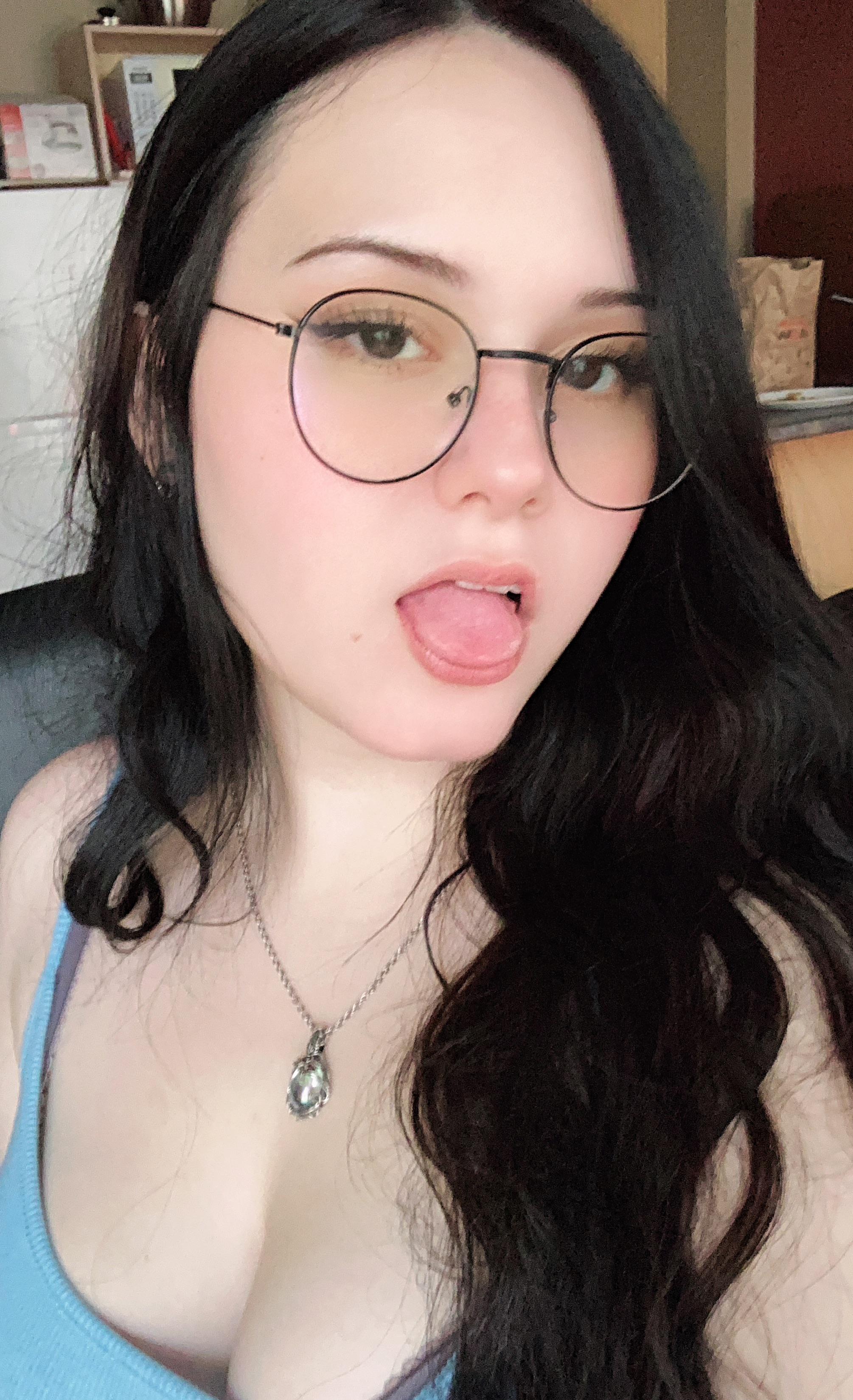 new to this sub, hi :) f22 | Scrolller