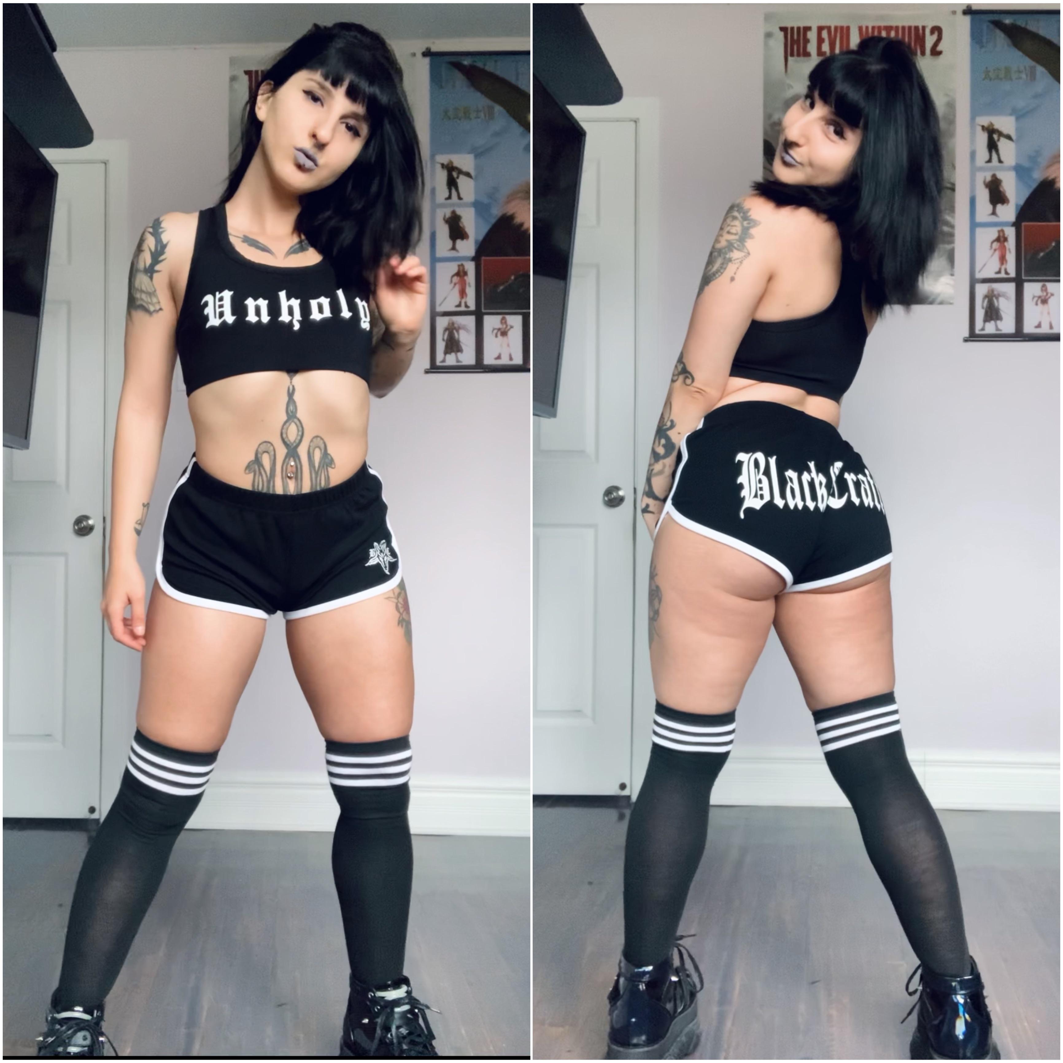 New workout clothes 🖤 | Scrolller