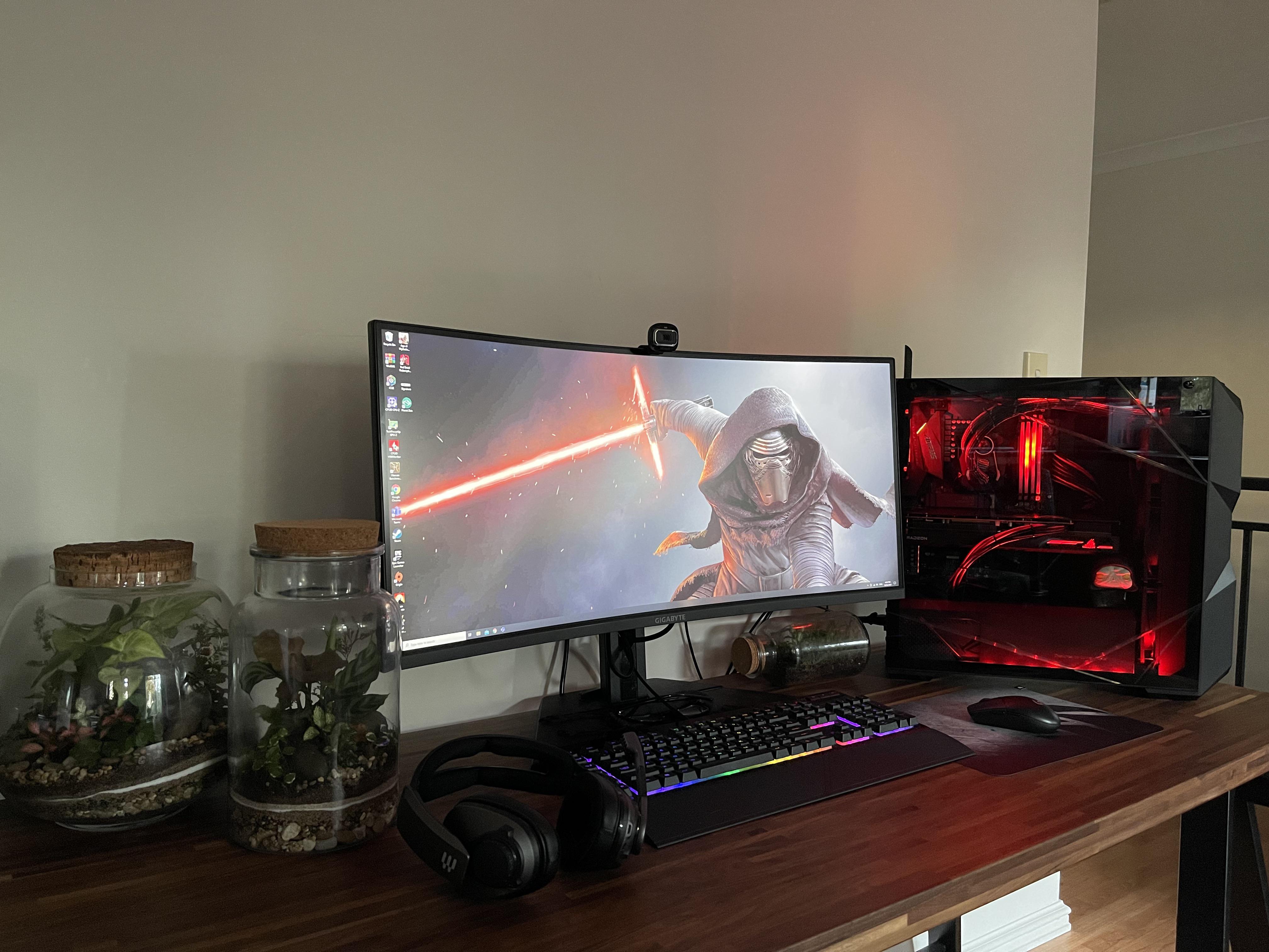 Newly Built Battlestation Is Fully Operational | Scrolller
