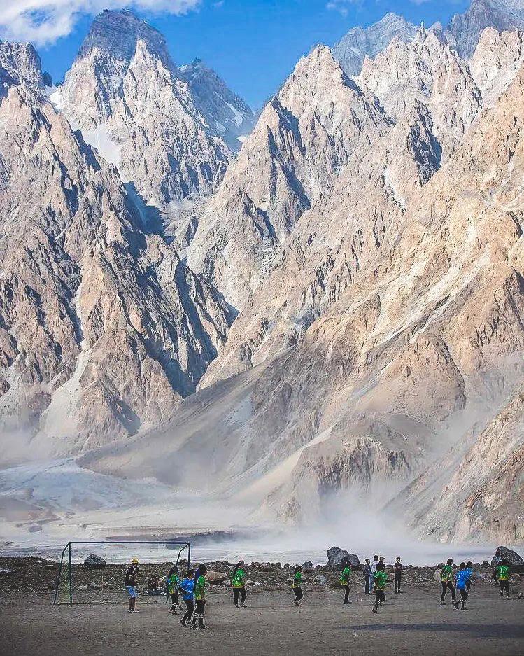 Nice backdrop but a bit intimidating... | Scrolller