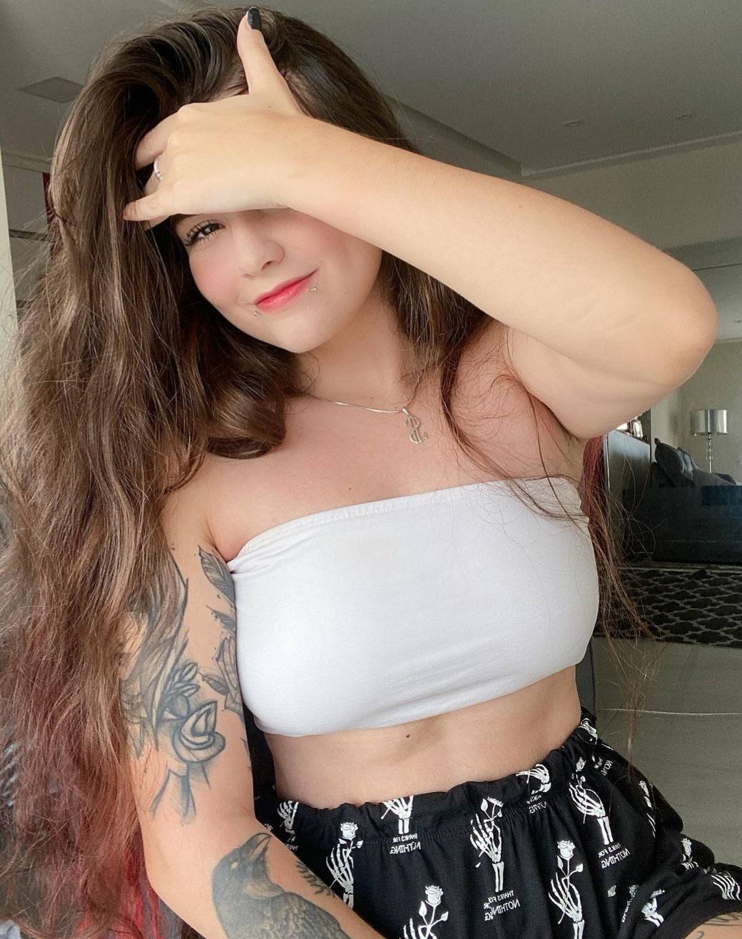 Nicole Diretora(Streamer) | Scrolller