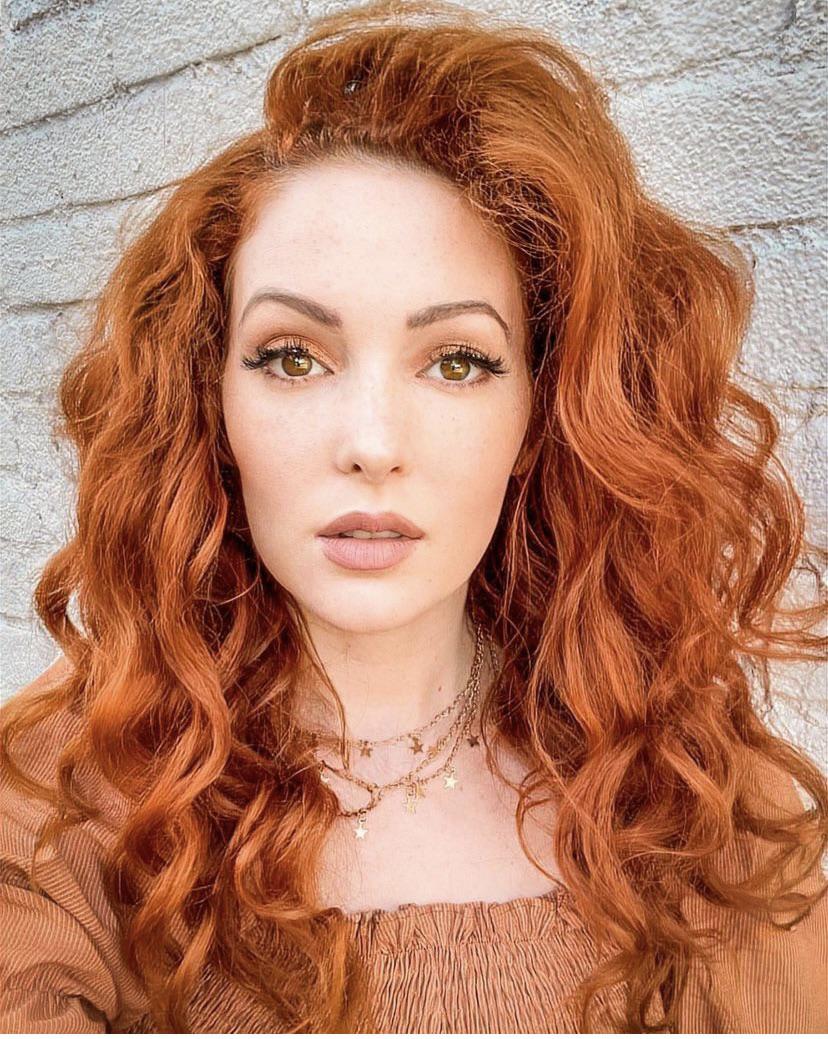 Nicole Simone | Scrolller