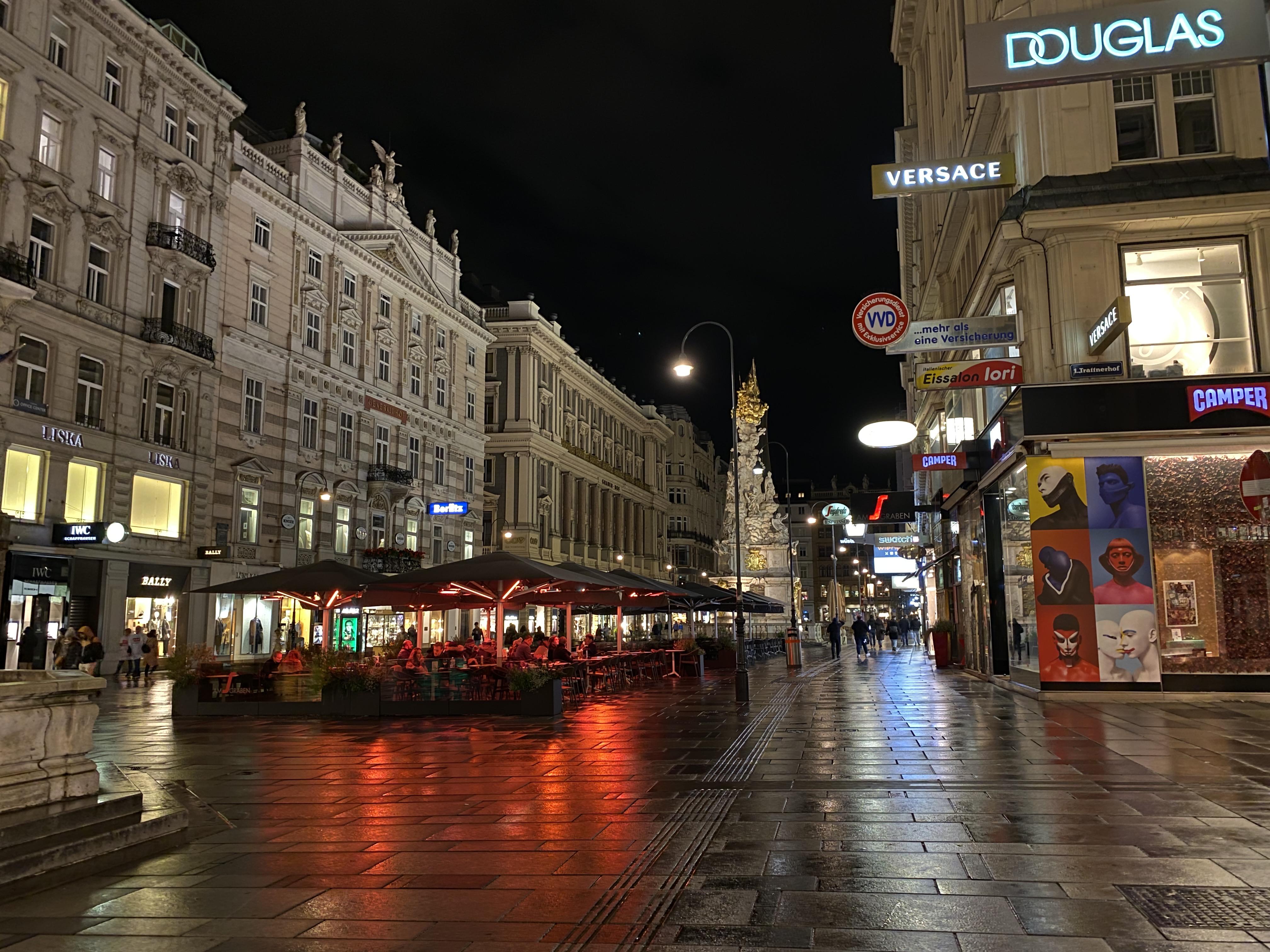 Night mode in Vienna | Scrolller