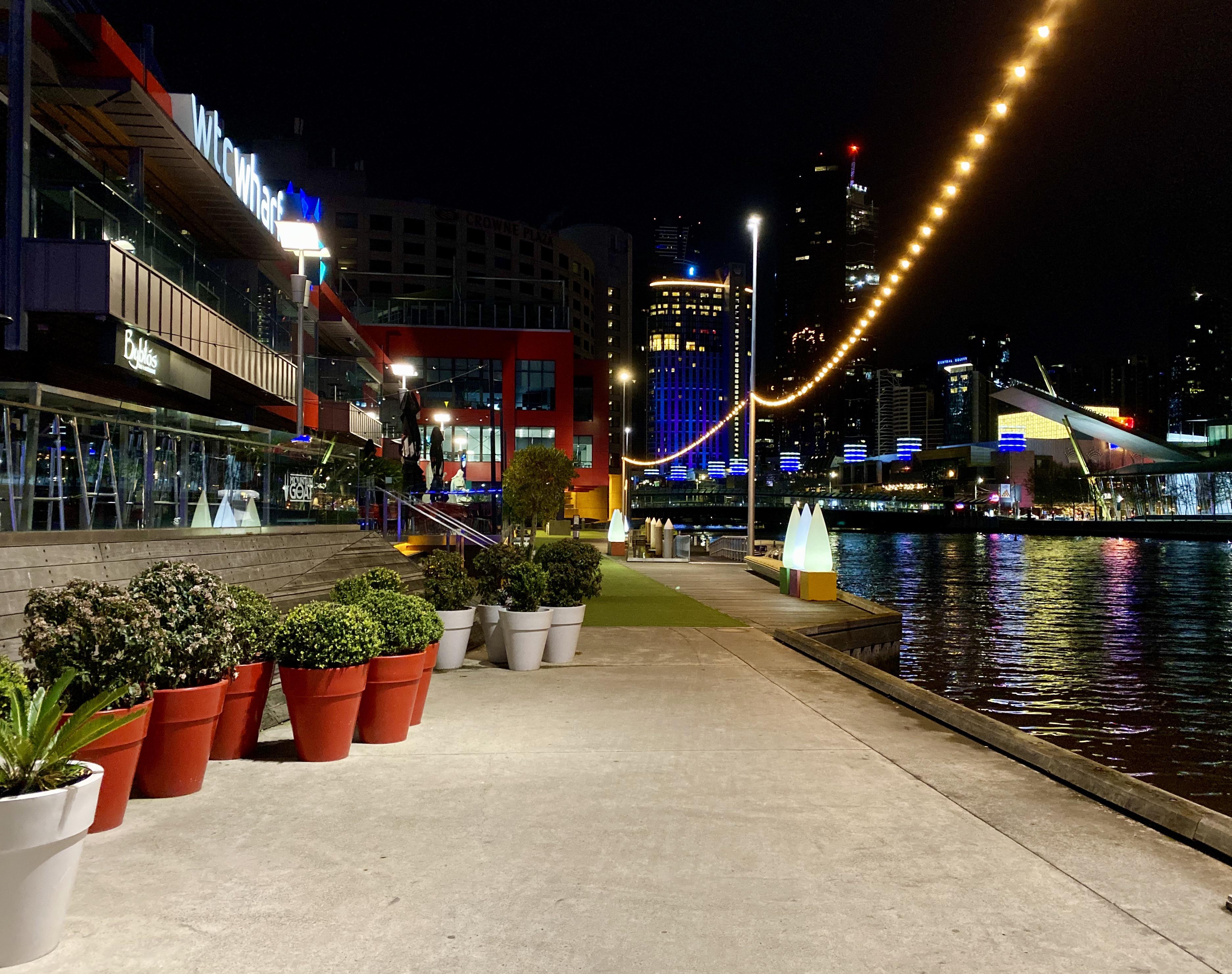 Night mode is pretty awesome! | Scrolller