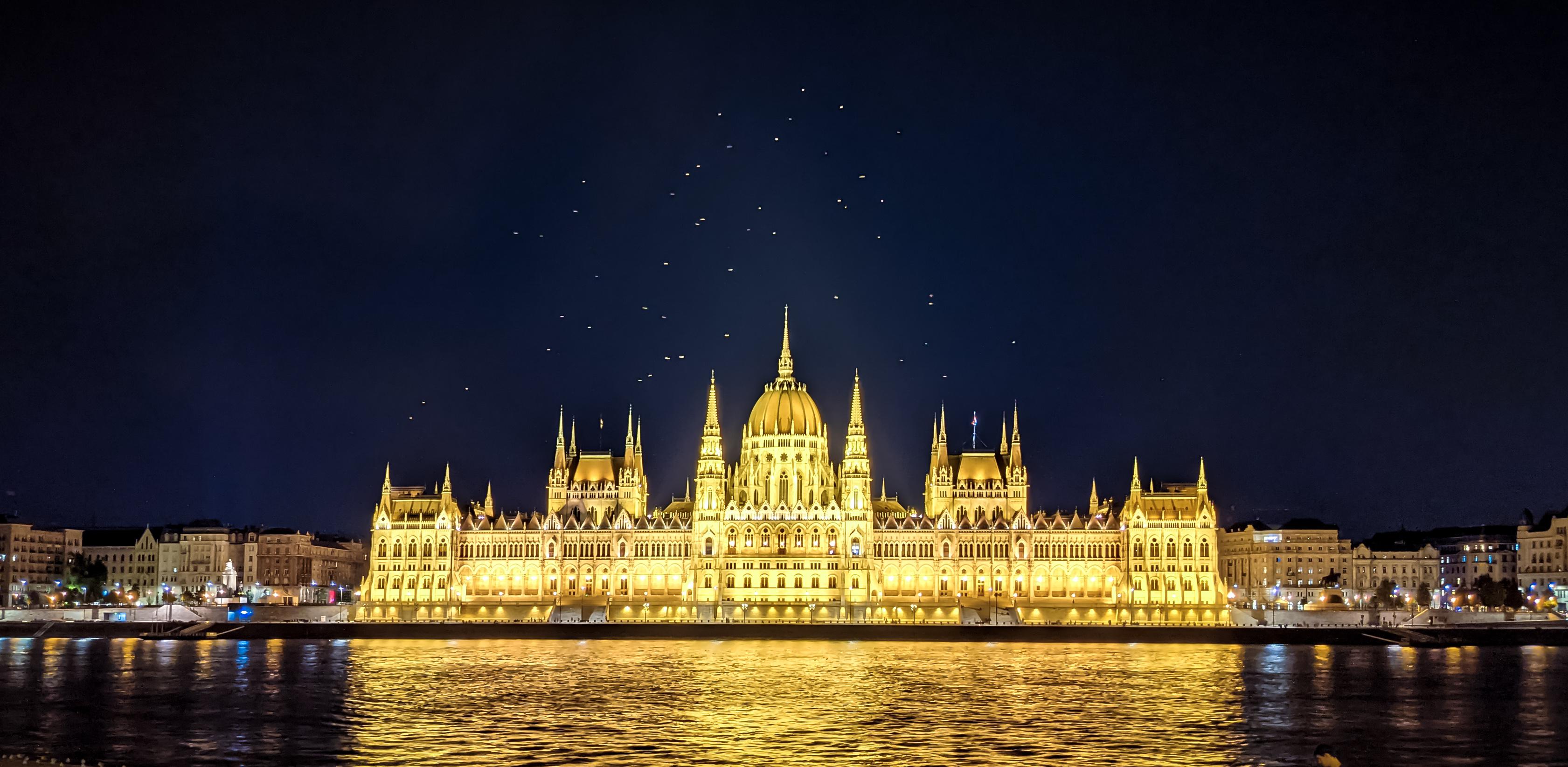 Night stroll at the riverbank [Pixel 5] | Scrolller