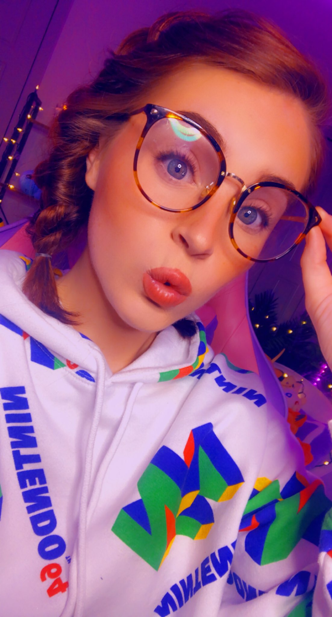 Nintendo 64 Girl 🎮 | Scrolller