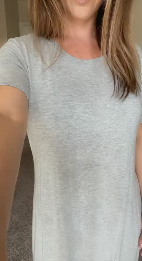 No bra equals easy “flash” | Scrolller