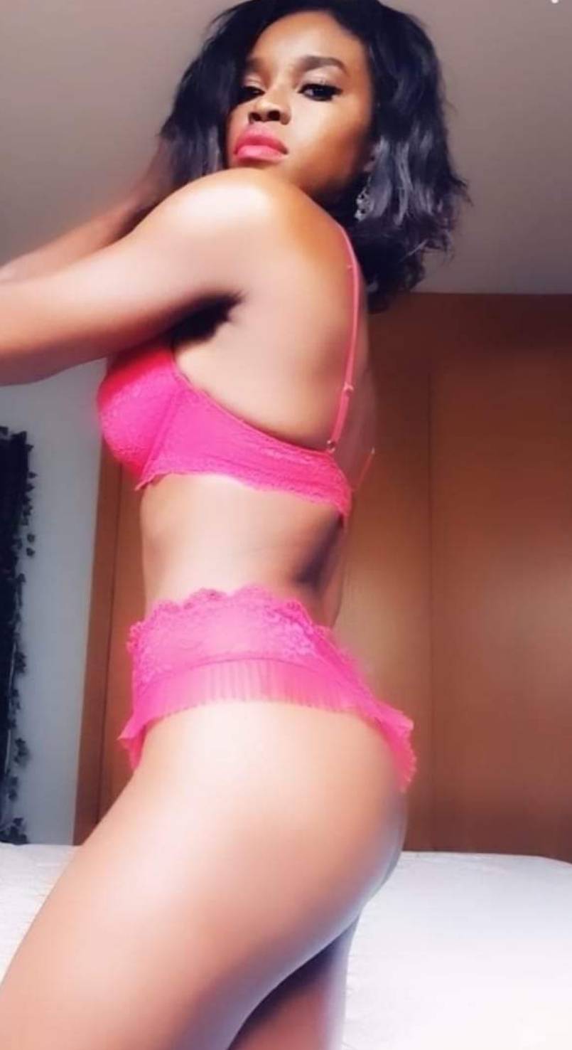 No bra is my best mood | Scrolller