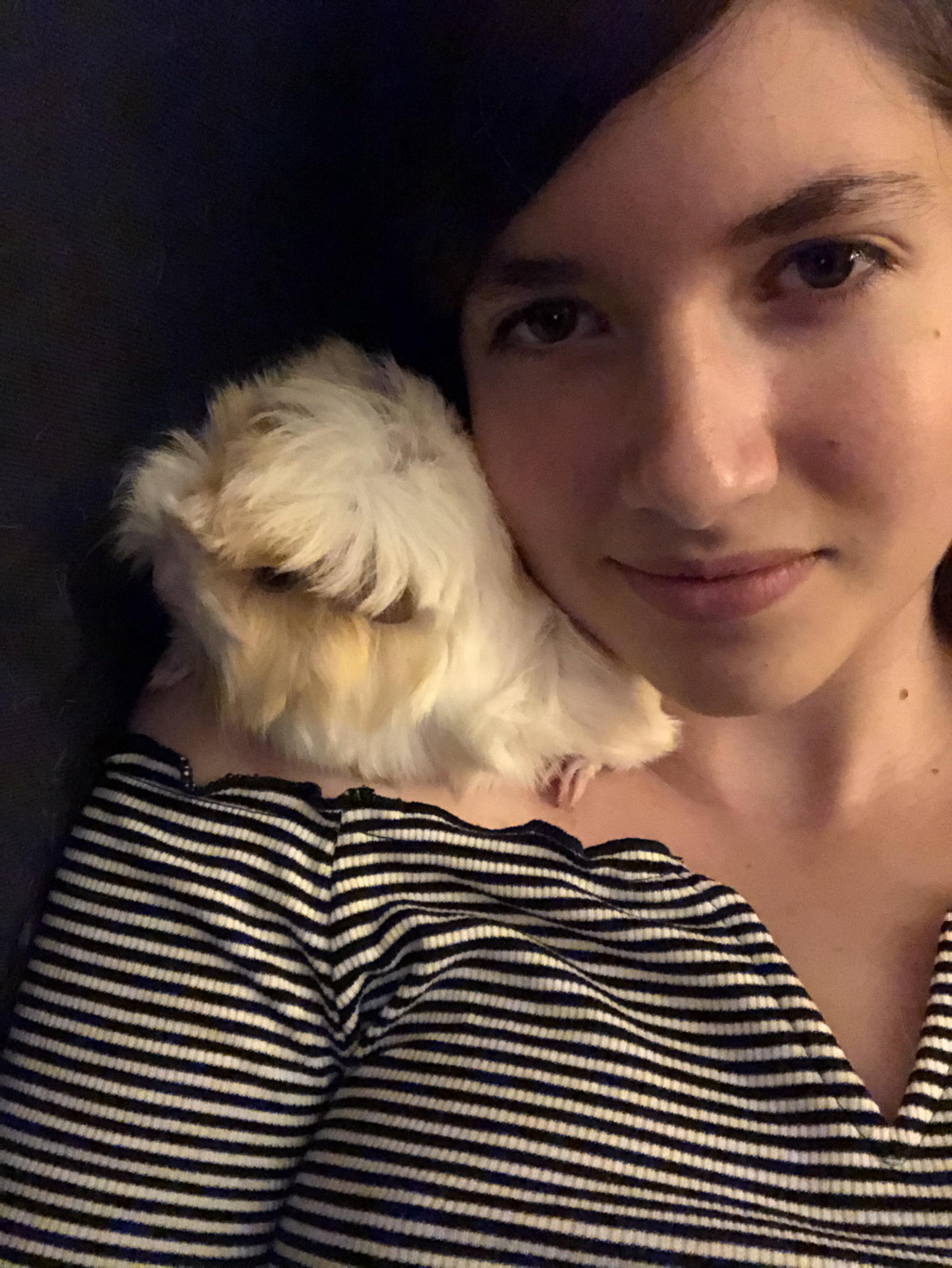 No makeup and a cute guinea pig! | Scrolller