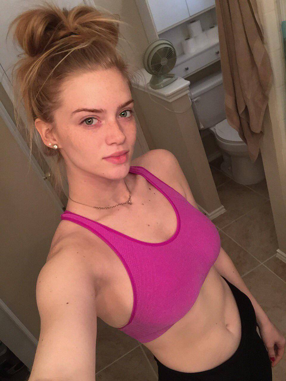 no makeup and still looks like a baddie | Scrolller