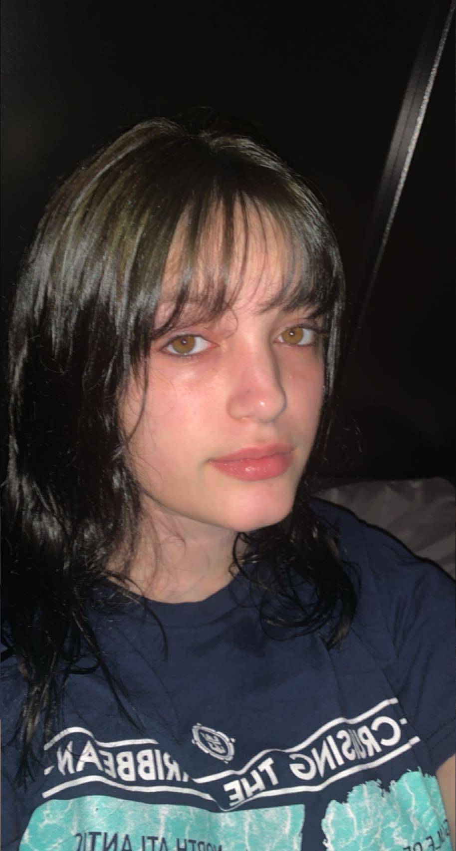 no makeup, back camera, and flash. what an odd combo | Scrolller