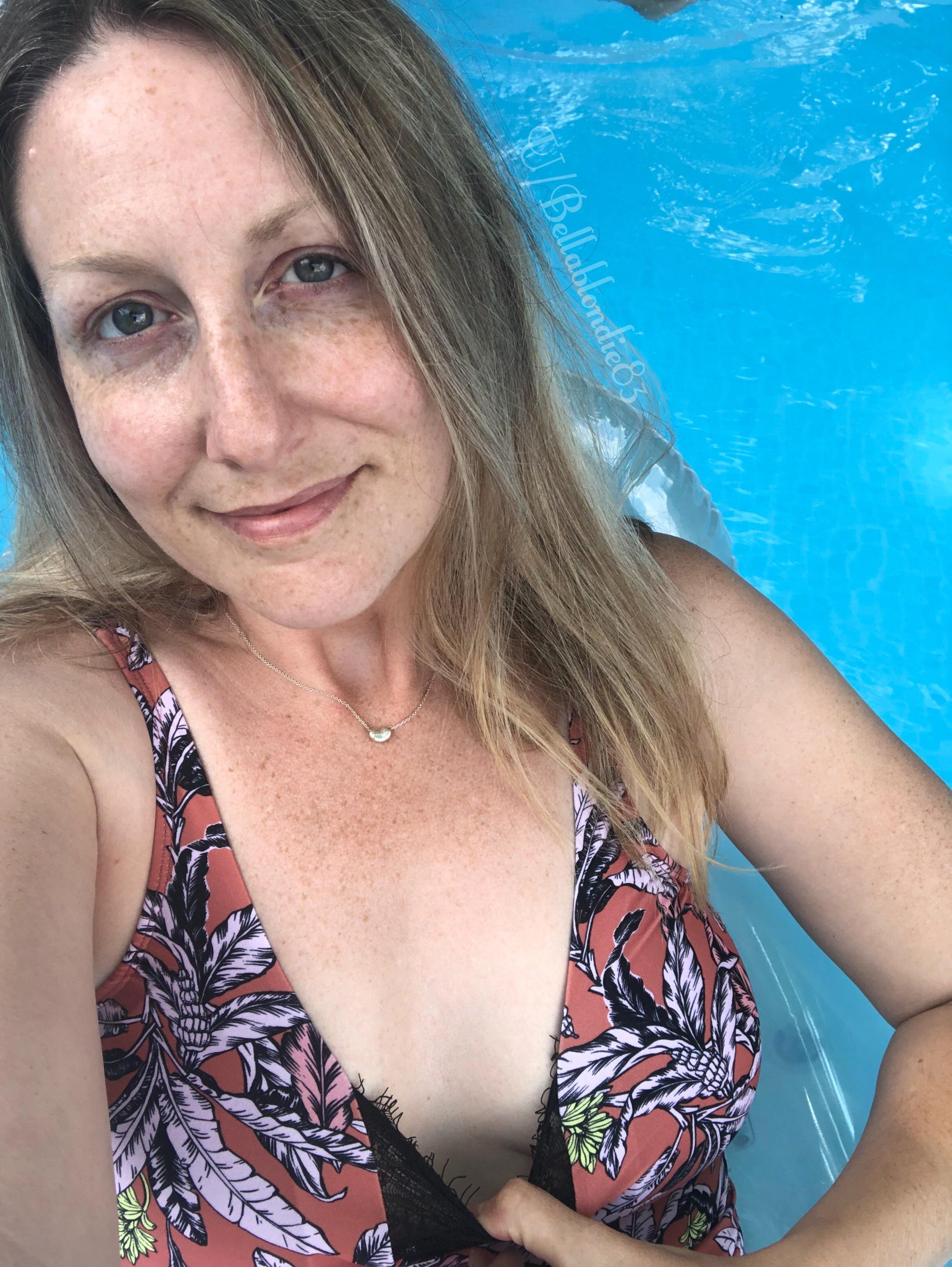 No makeup pool selfie (37/F) | Scrolller
