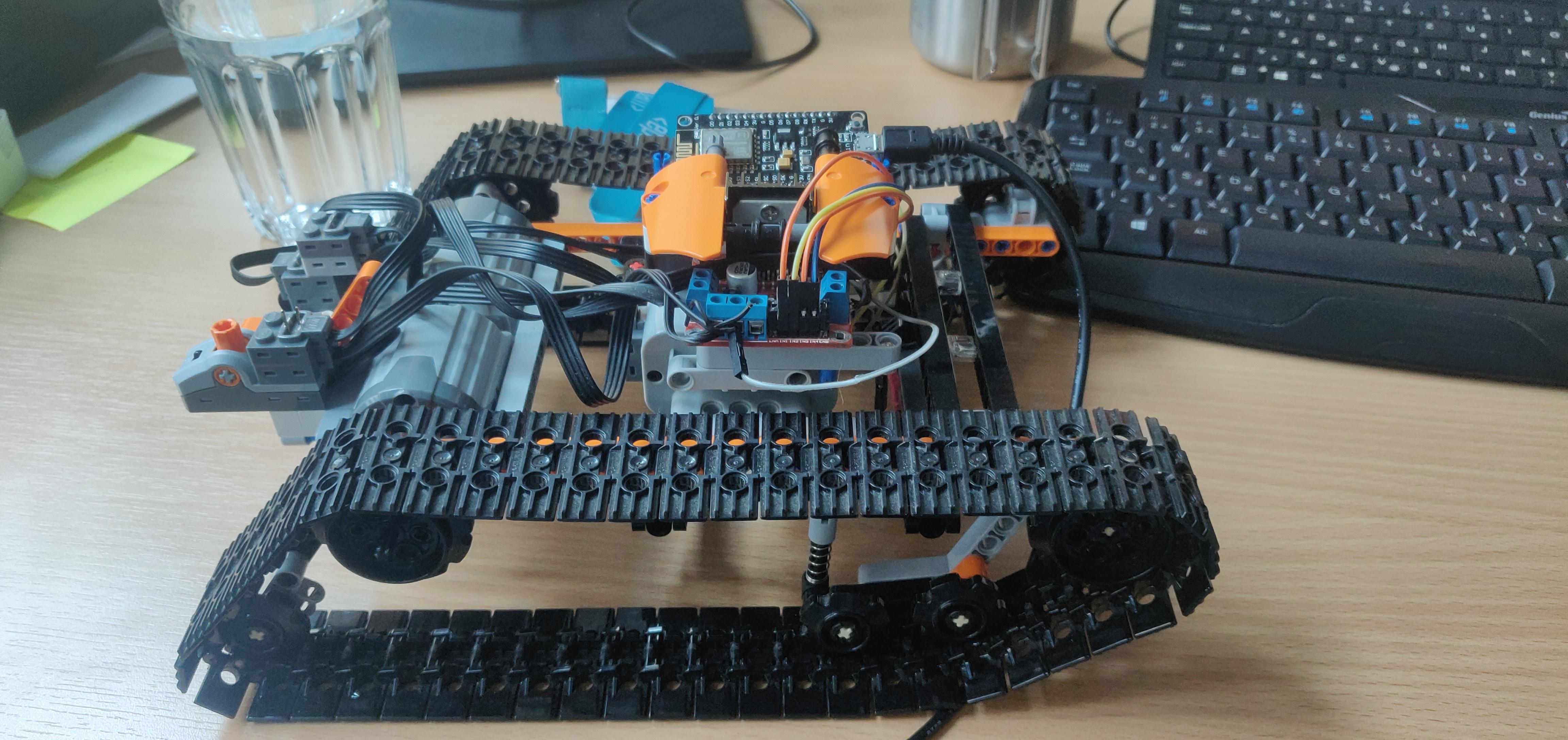 NodeMCU + Micropython + Lego technic + some free time | Scrolller