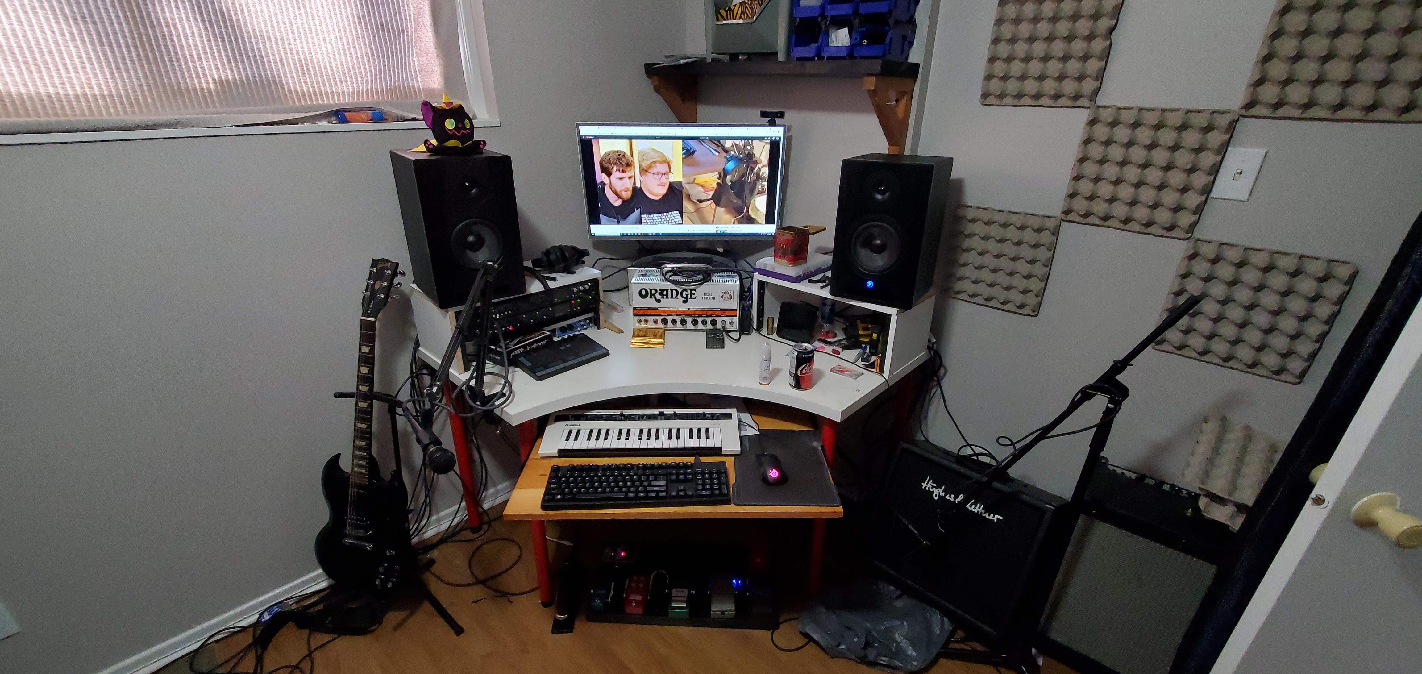 Noisy setup | Scrolller