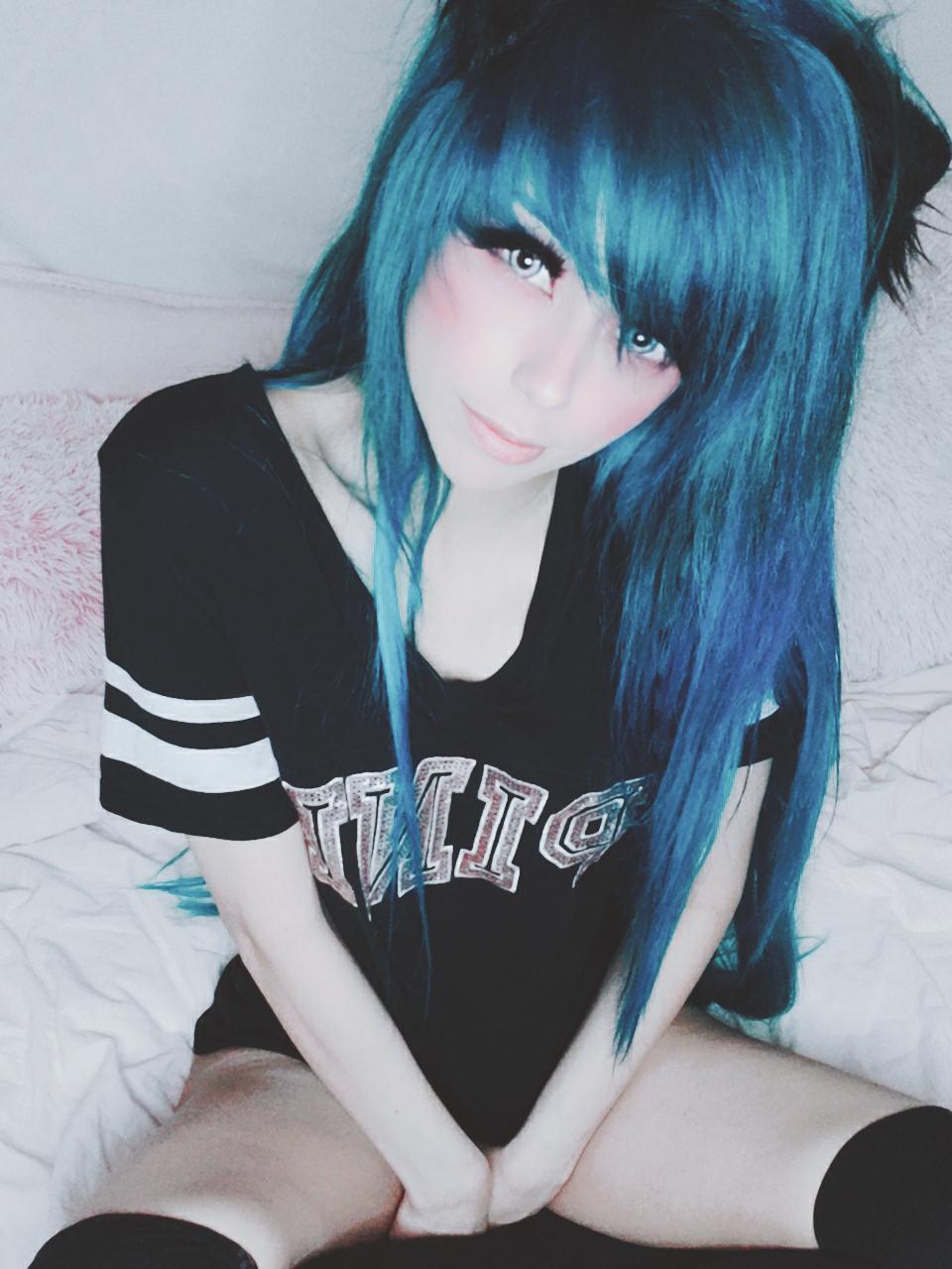 Smol Catgirl Scrolller