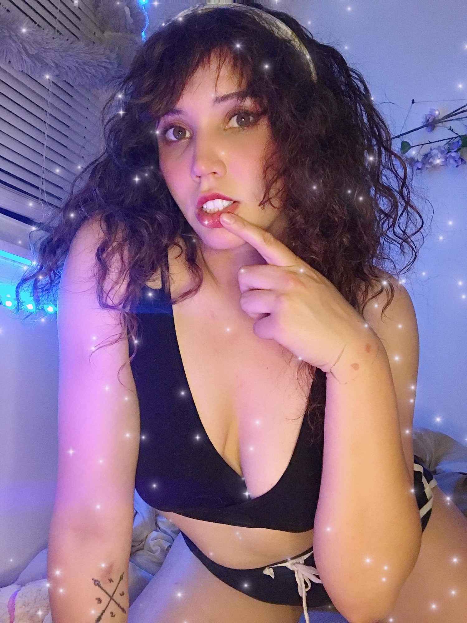 None of you shrimp dicks please me 😂 someone out there has to be worthy of my time💜💜 | Scrolller