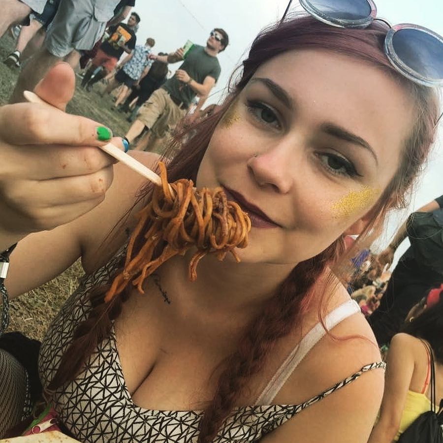 Noodles and cleavage | Scrolller