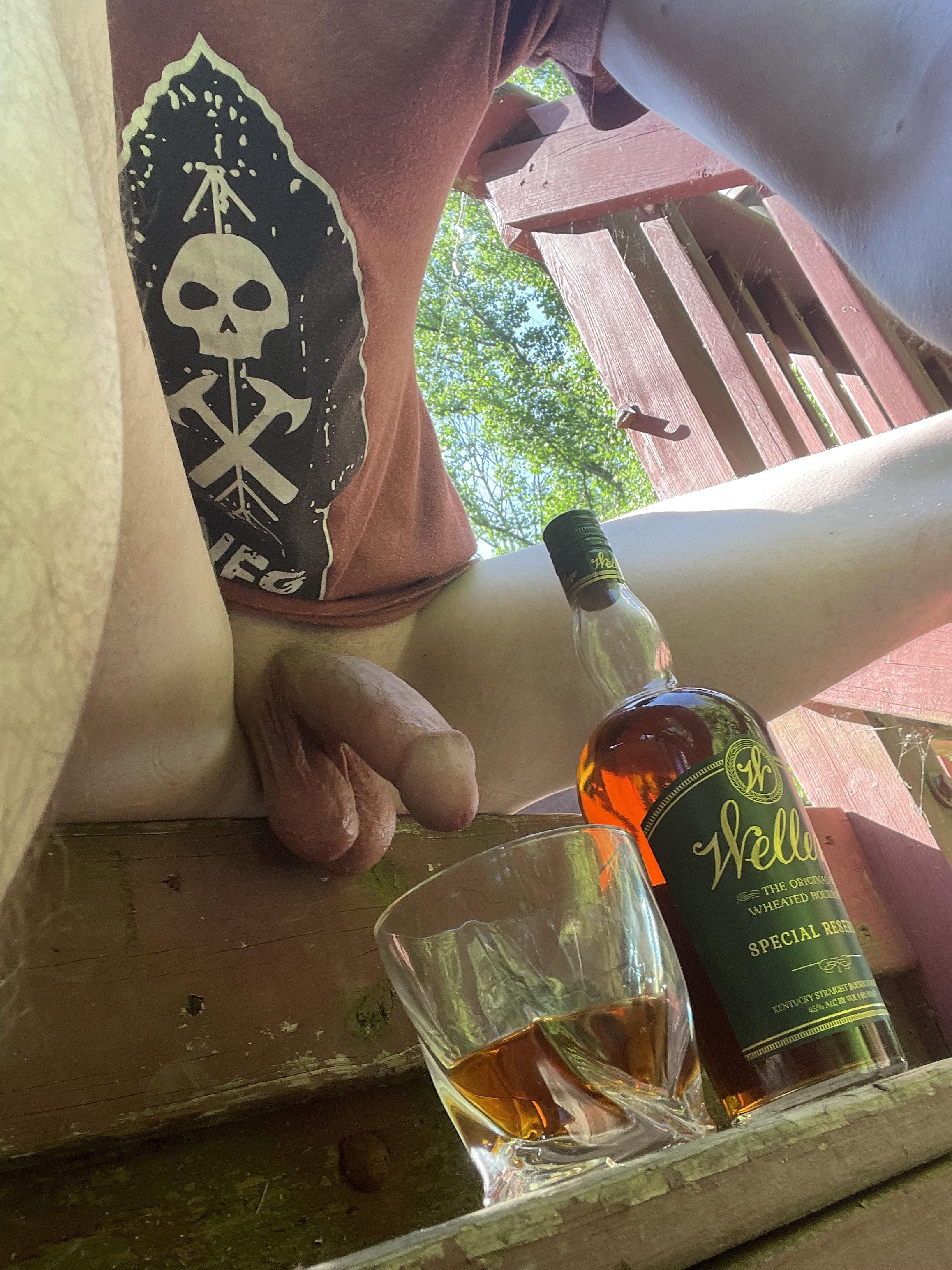 Nothing better than fresh air and bourbon after a long day. Any other gaybros into a good ...