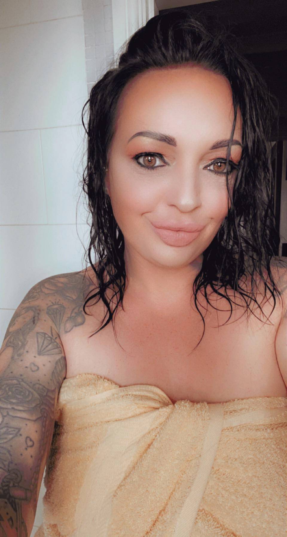 Shower fresh and a fresh application to the face | Scrolller