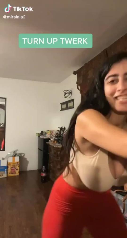 Now that's news (twerking) | Scrolller