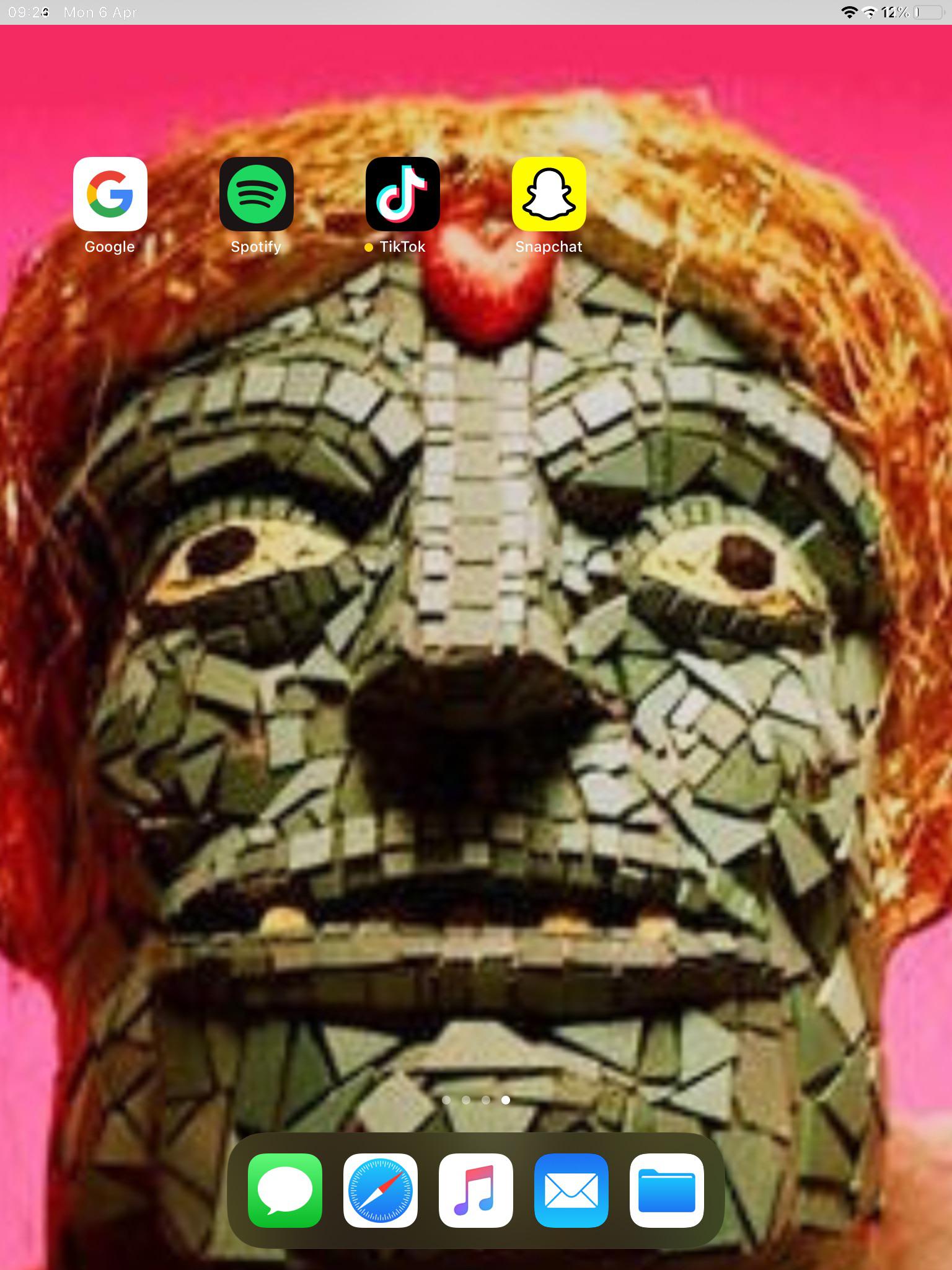 Now we must all worship our king | Scrolller