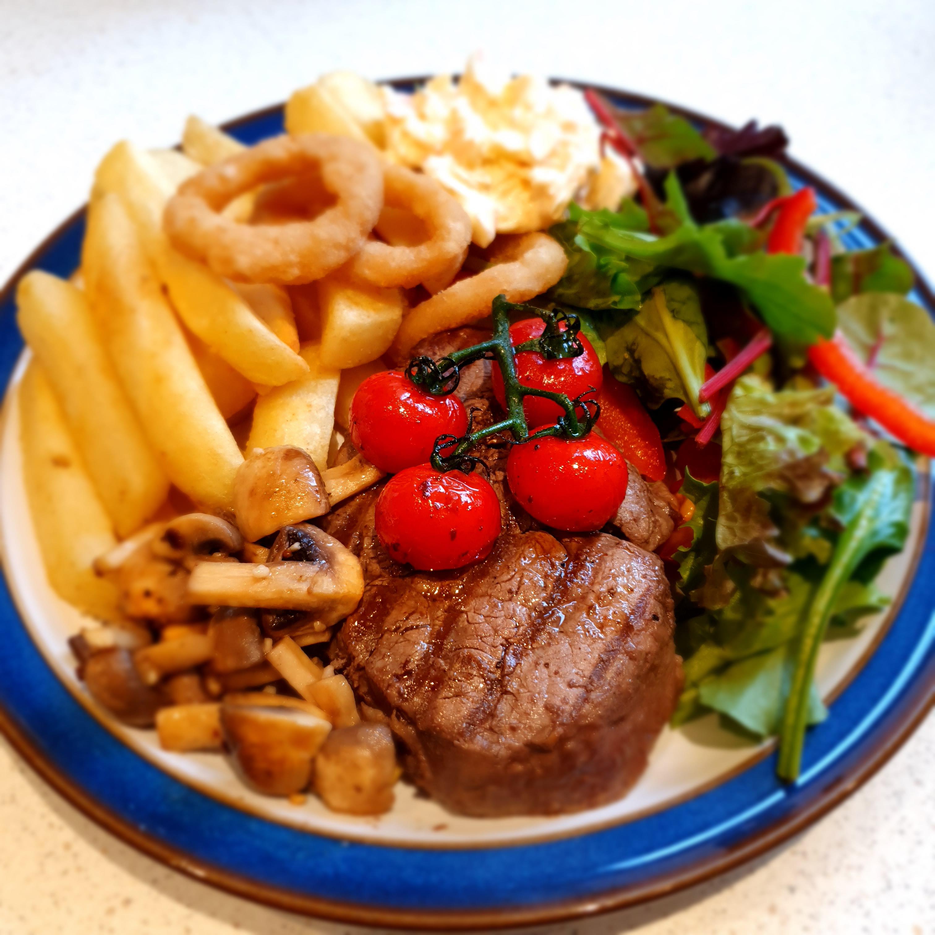 [OC] Fillet Steak with all the trimmings | Scrolller