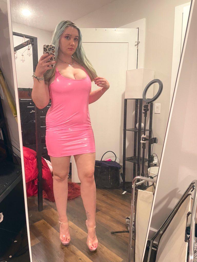 Of course I dress for men, who else would a bimbo get dolled up for? | Scrolller