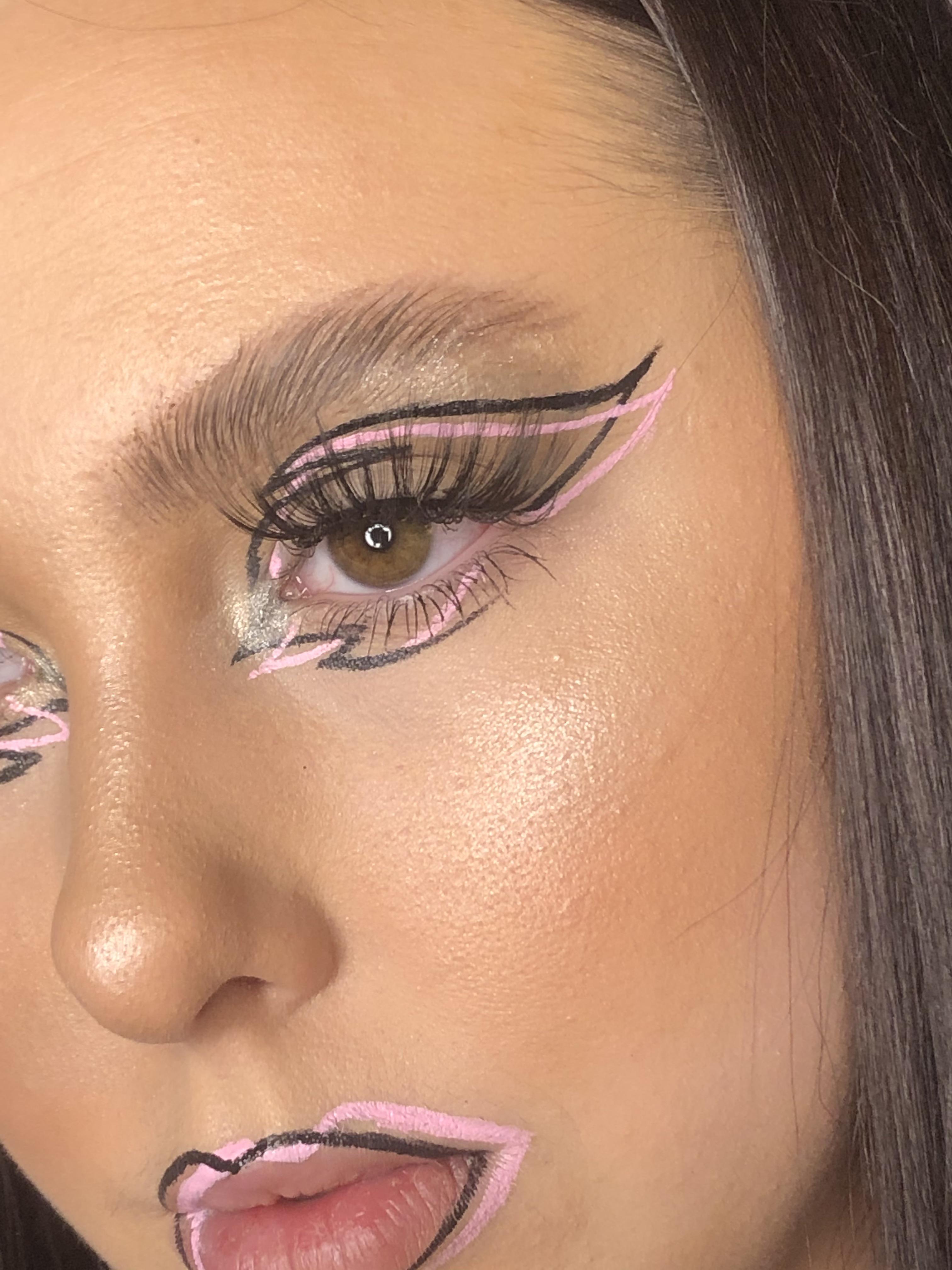 Off Line Graphic Liner | Scrolller