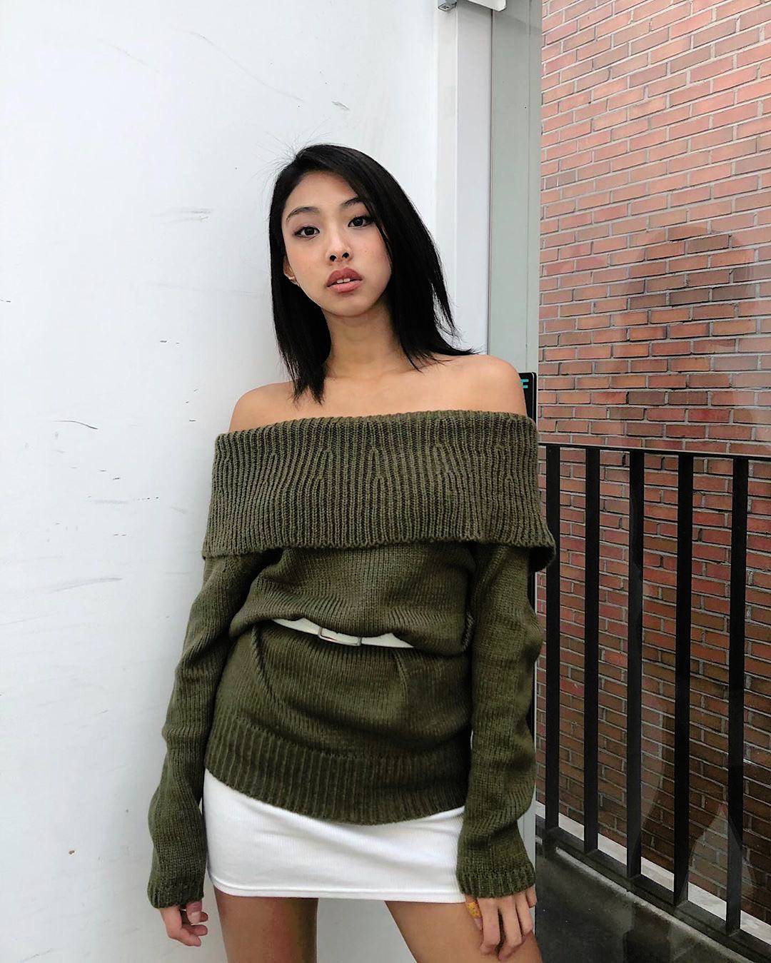 Off the shoulder | Scrolller