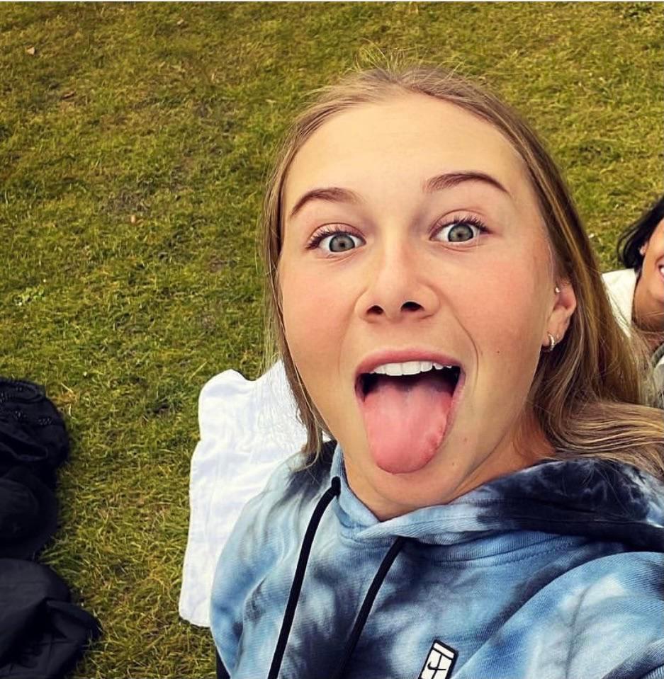 Oh my Amanda Anisimova 😅💦👅 | Scrolller