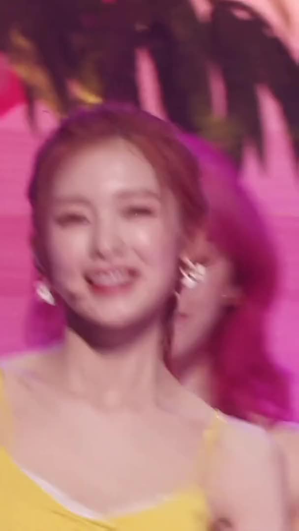 Oh My Girl - Arin & Yooa | Scrolller