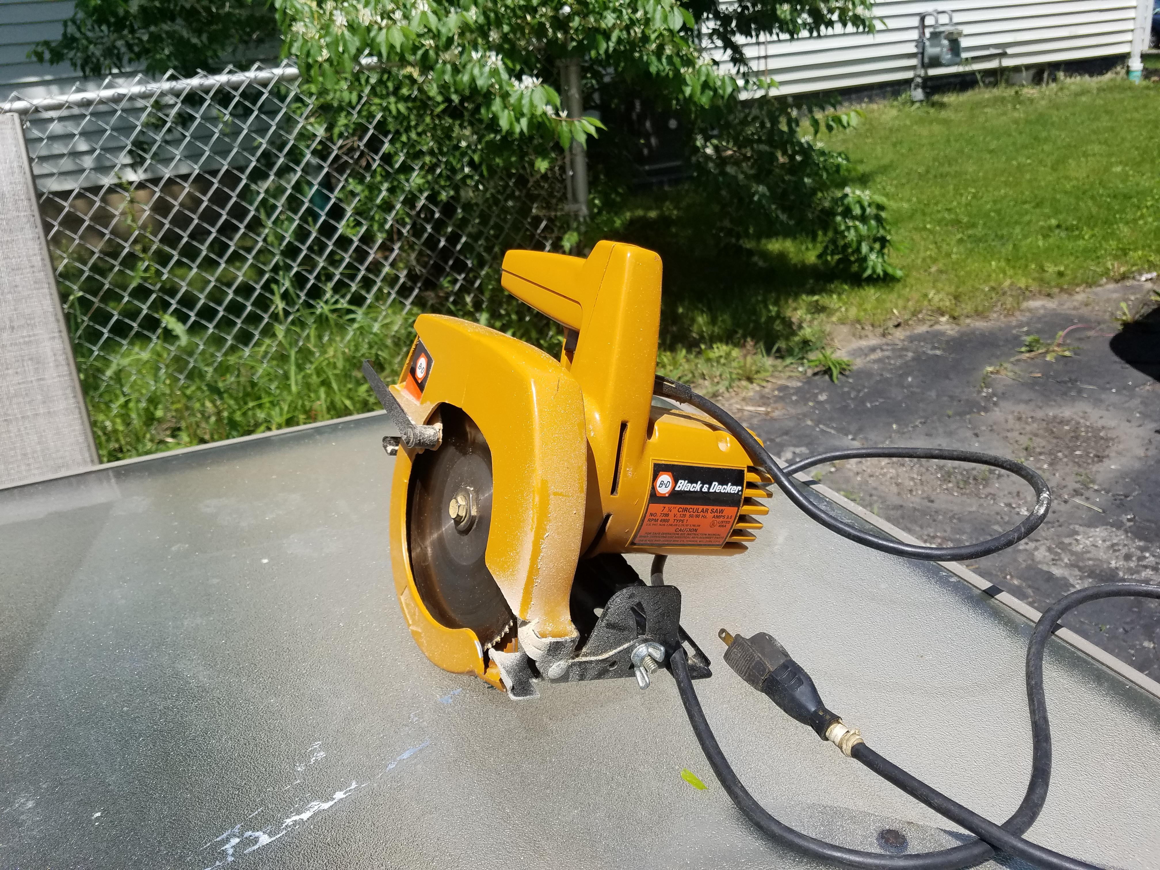 Old Black and Decker Circular saw | Scrolller