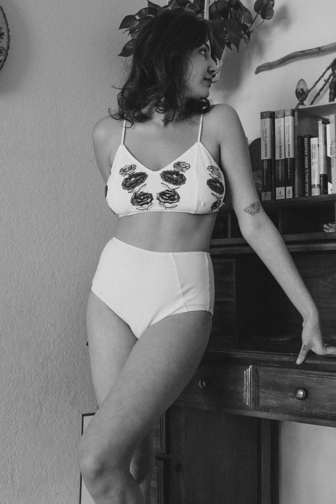 Old fashioned look on Onlyfans (linked in comments) | Scrolller