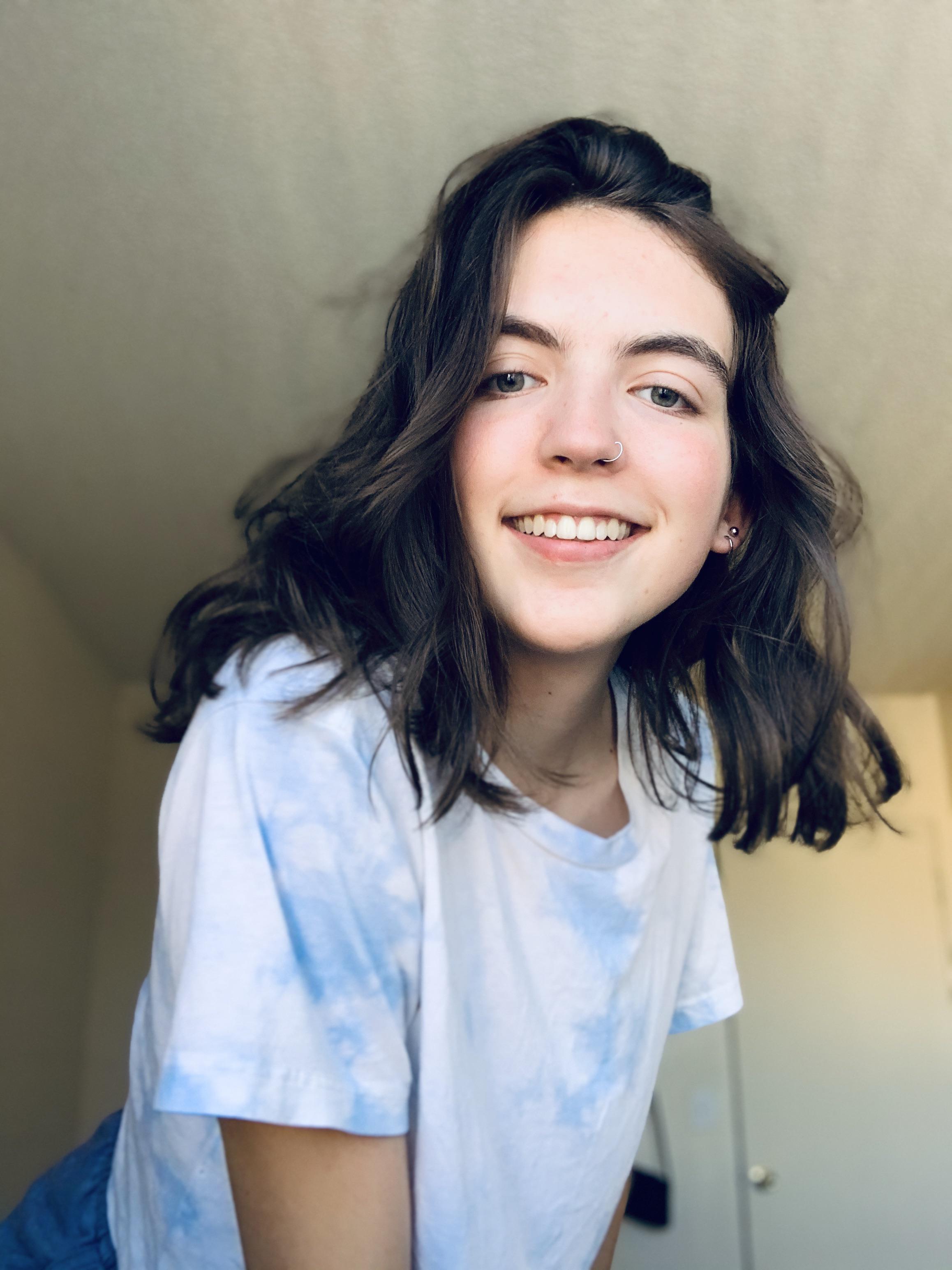 old pic but i like my hair here ☺️ (20f) | Scrolller