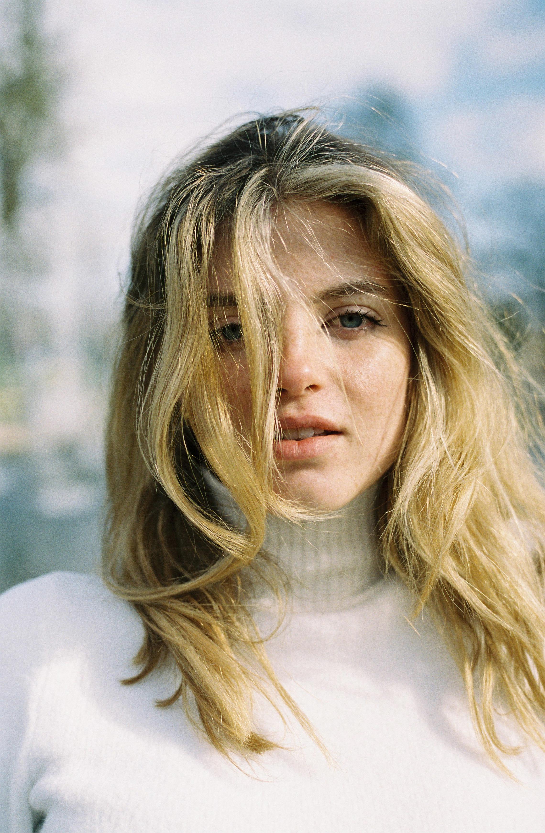 Olivia [Contax G1, 45mm, Portra 400] | Scrolller