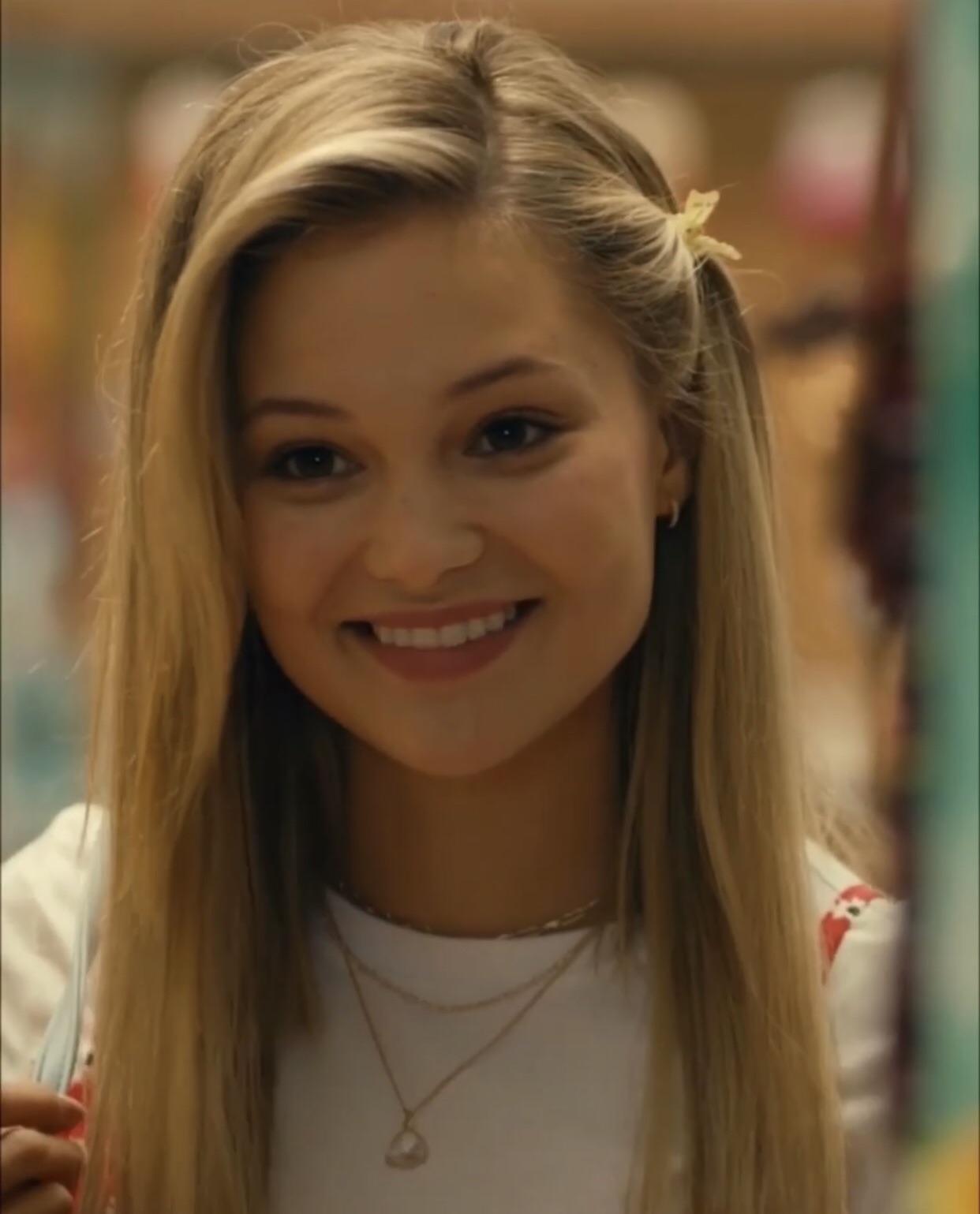 Olivia Holt Scrolller